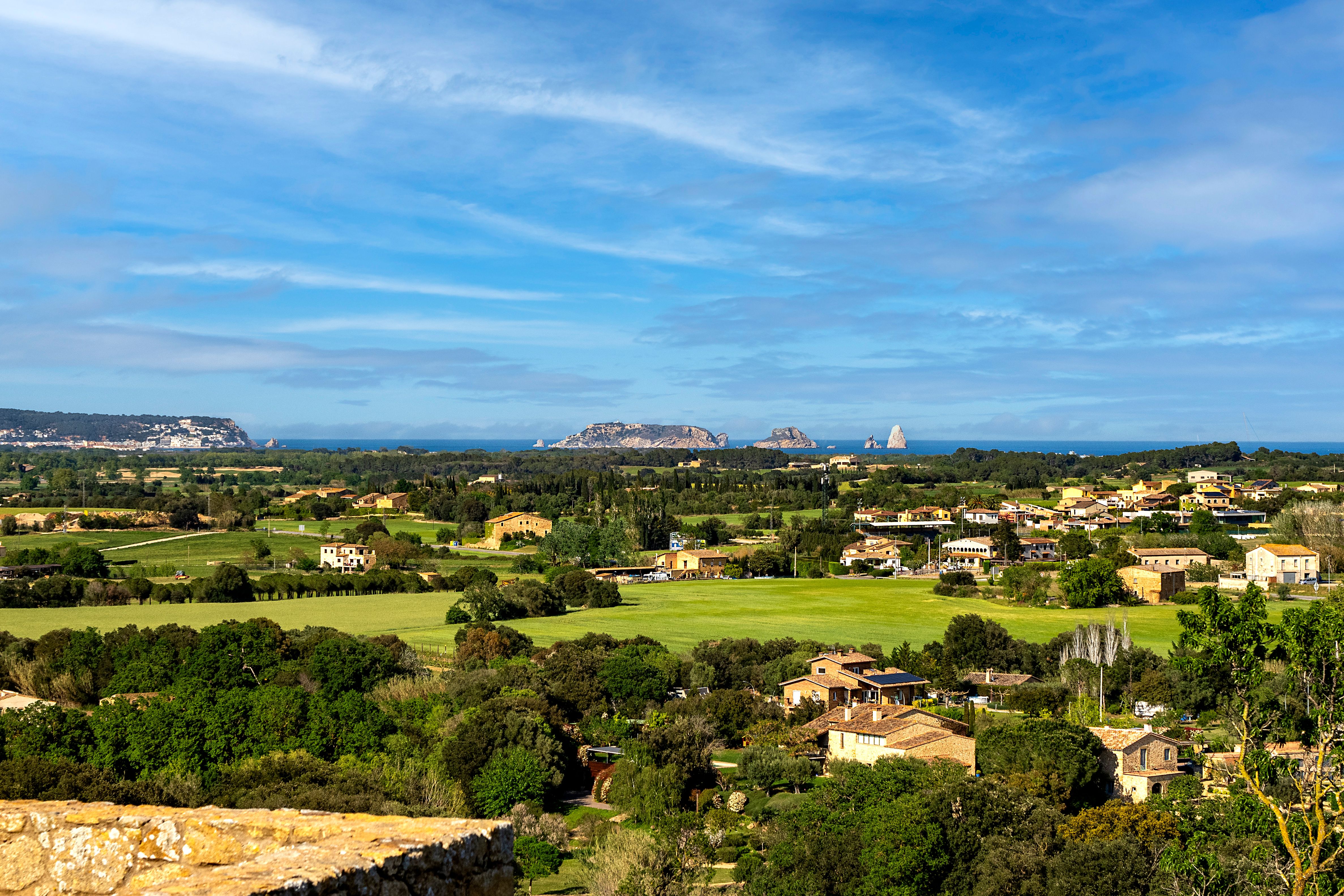 Idyllic Countryside with Ocean and Islands View · Free Stock Photo