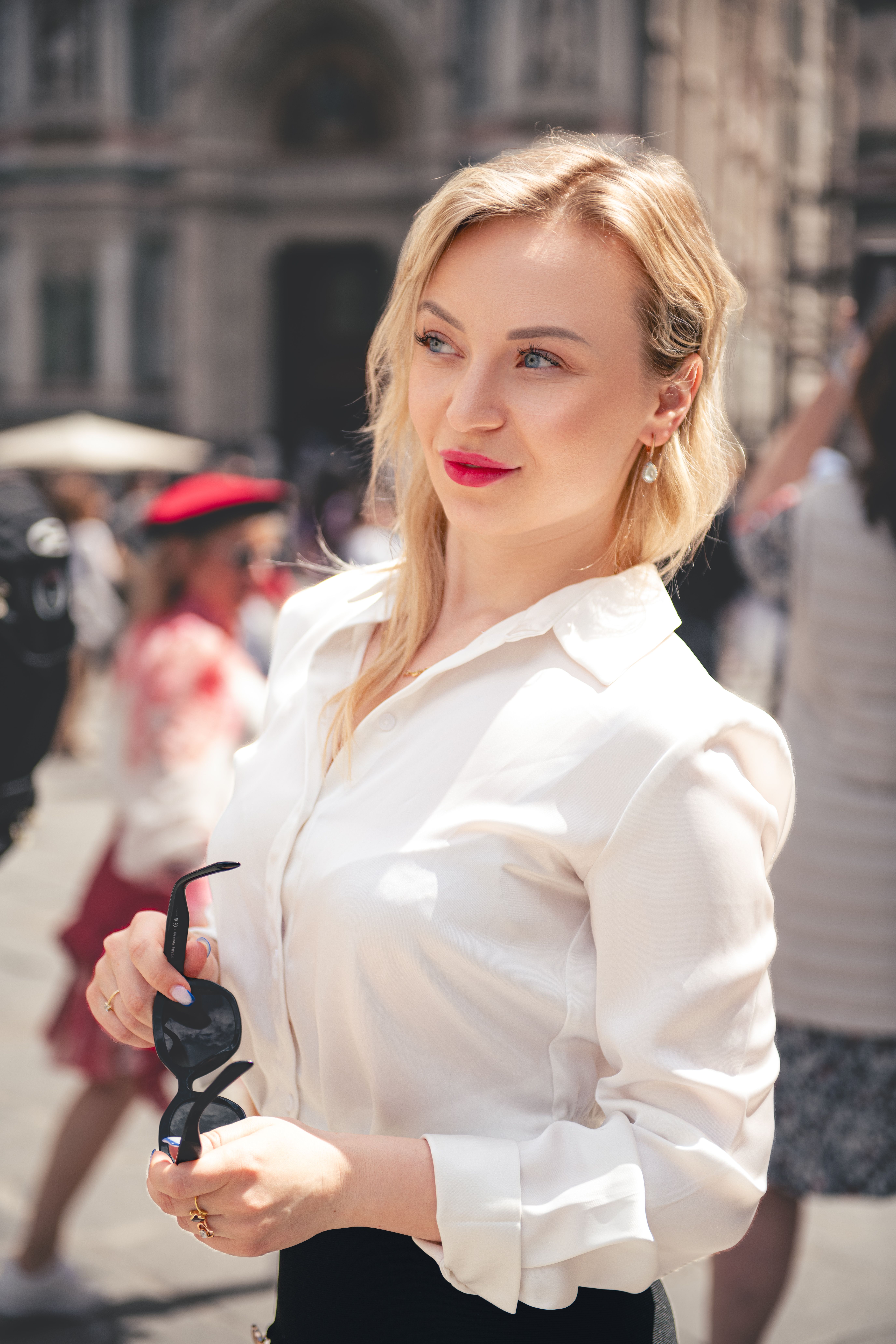Elegant Woman in Florence's Piazza del Duomo · Free Stock Photo