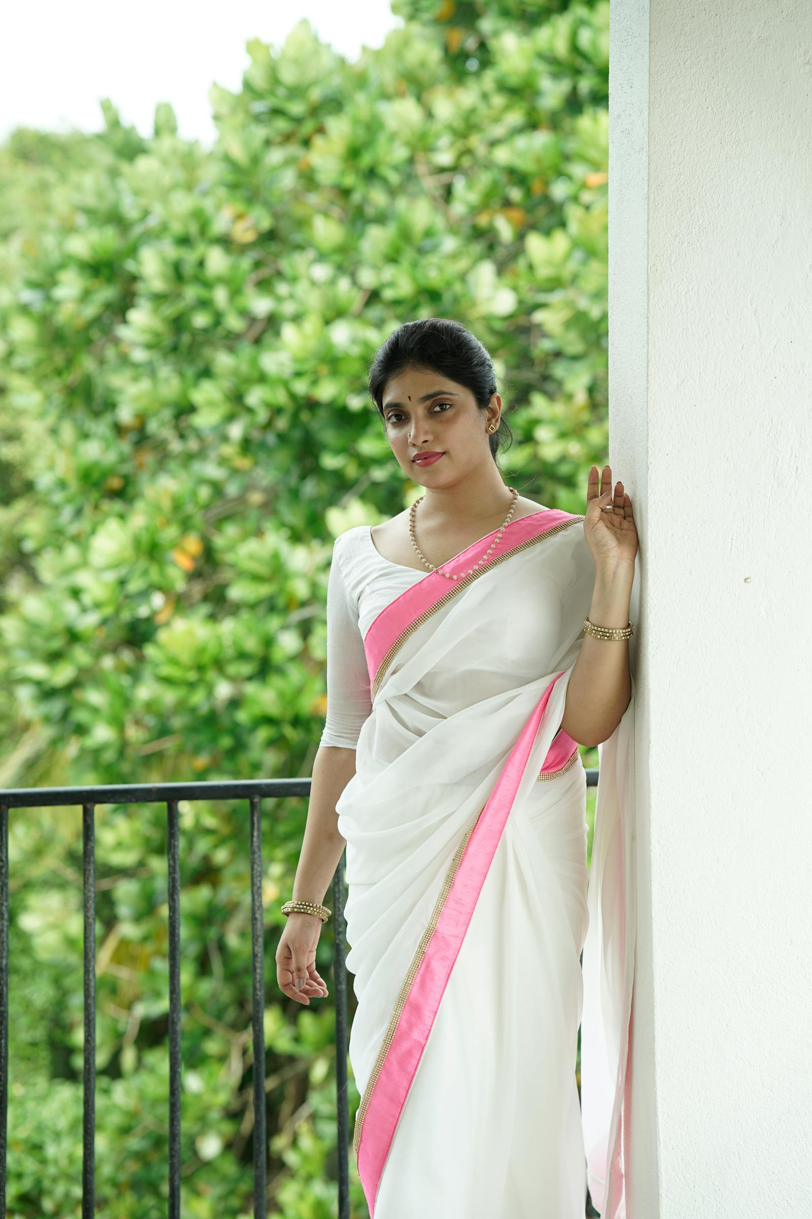 White Indian Girls Photos, Download The BEST Free White Indian Girls ...