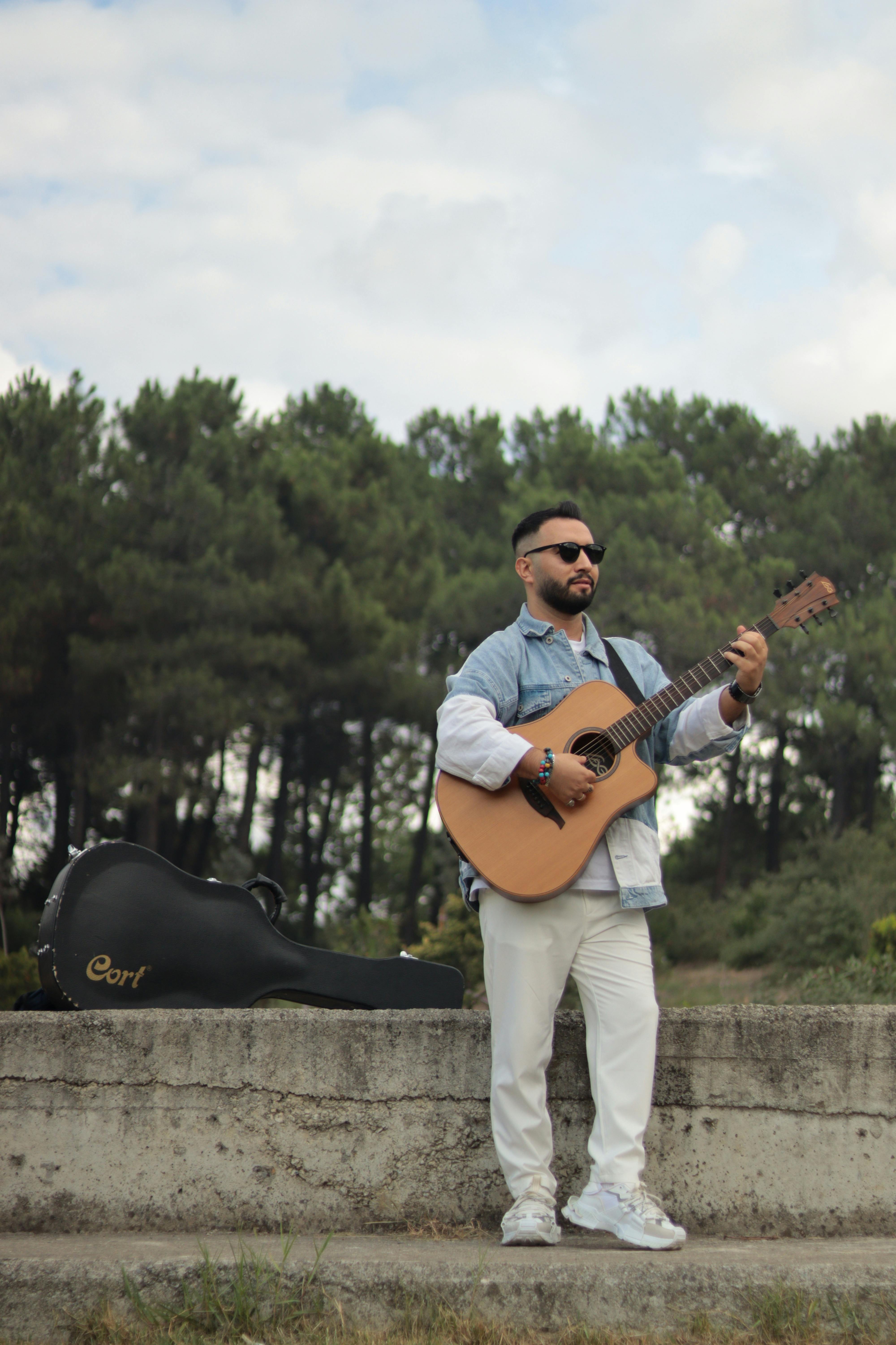 Wire Singer Photos, Download The BEST Free Wire Singer Stock Photos ...