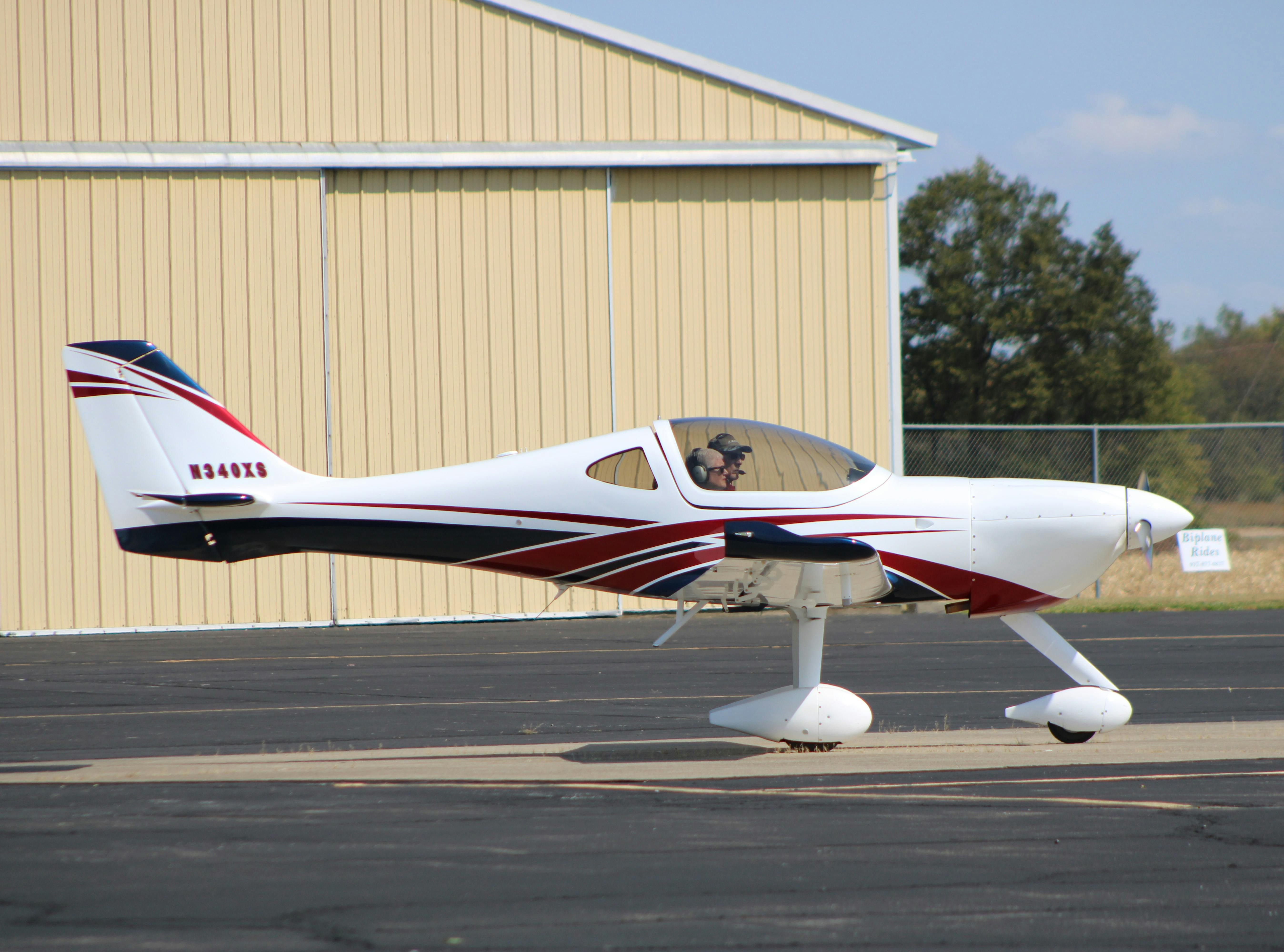 Single-engine Aircraft at Circleville Airfield · Free Stock Photo
