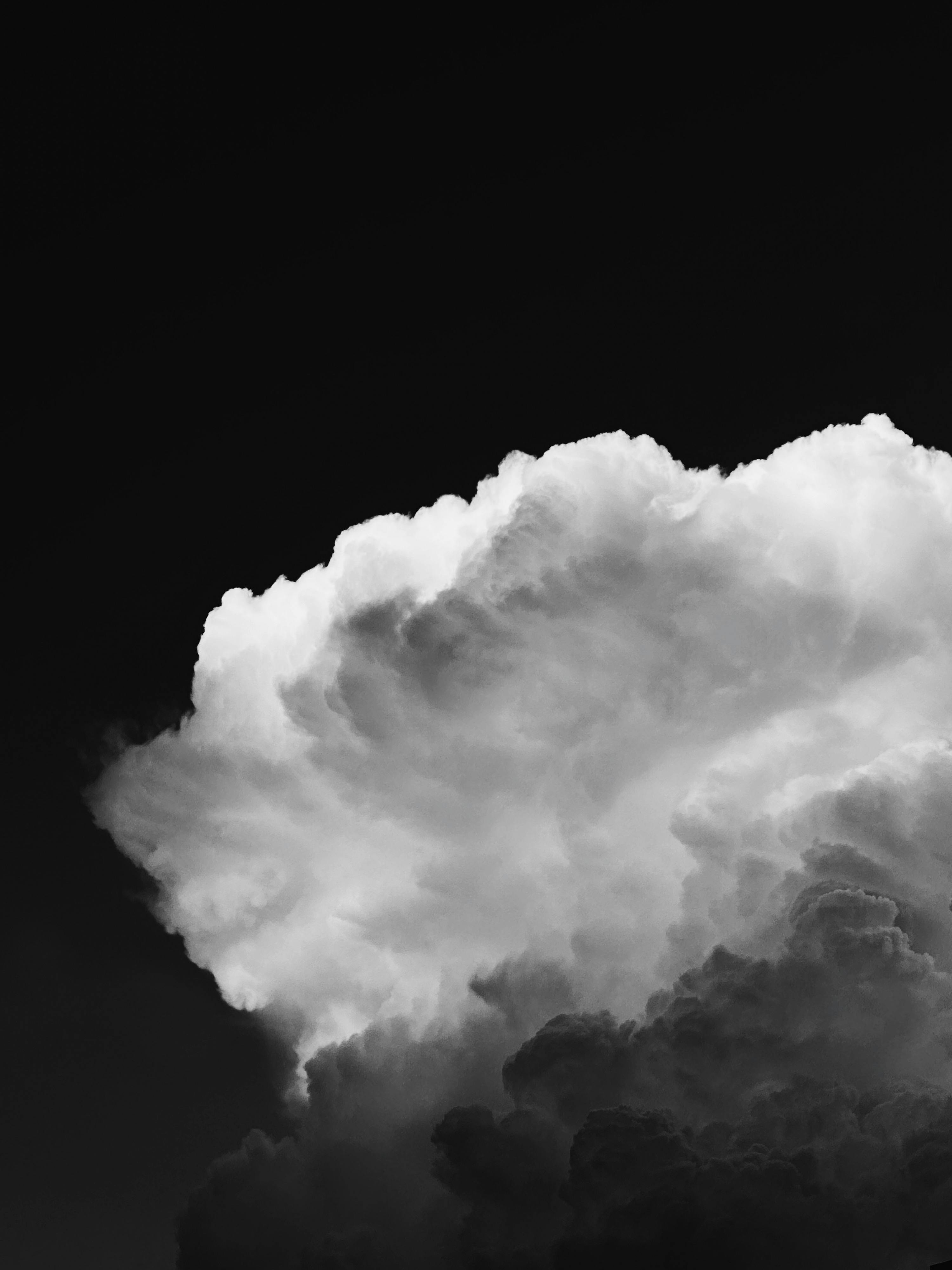 Dramatic Black and White Cumulonimbus Cloud · Free Stock Photo