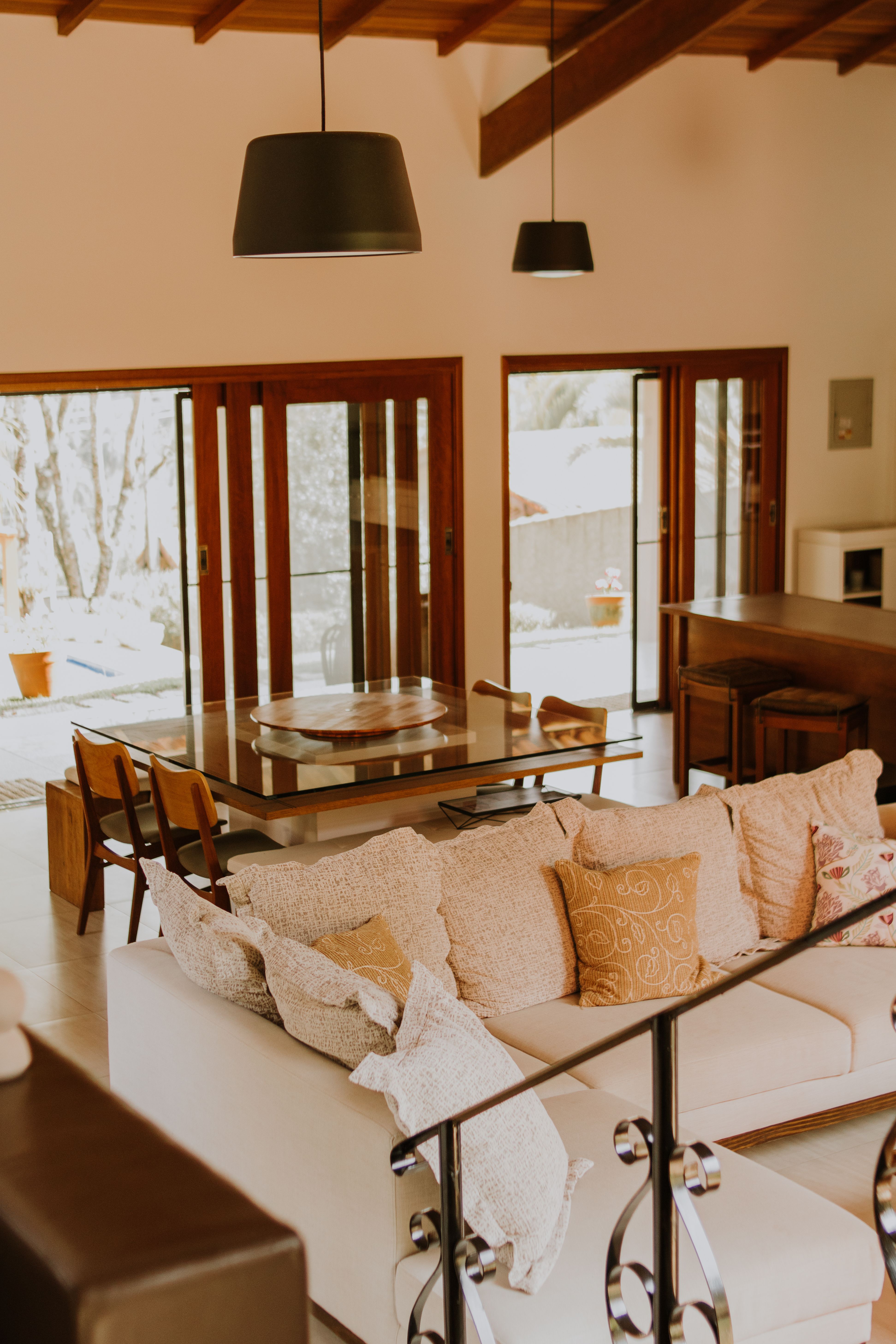 Cozy Modern Living Room with Natural Light · Free Stock Photo