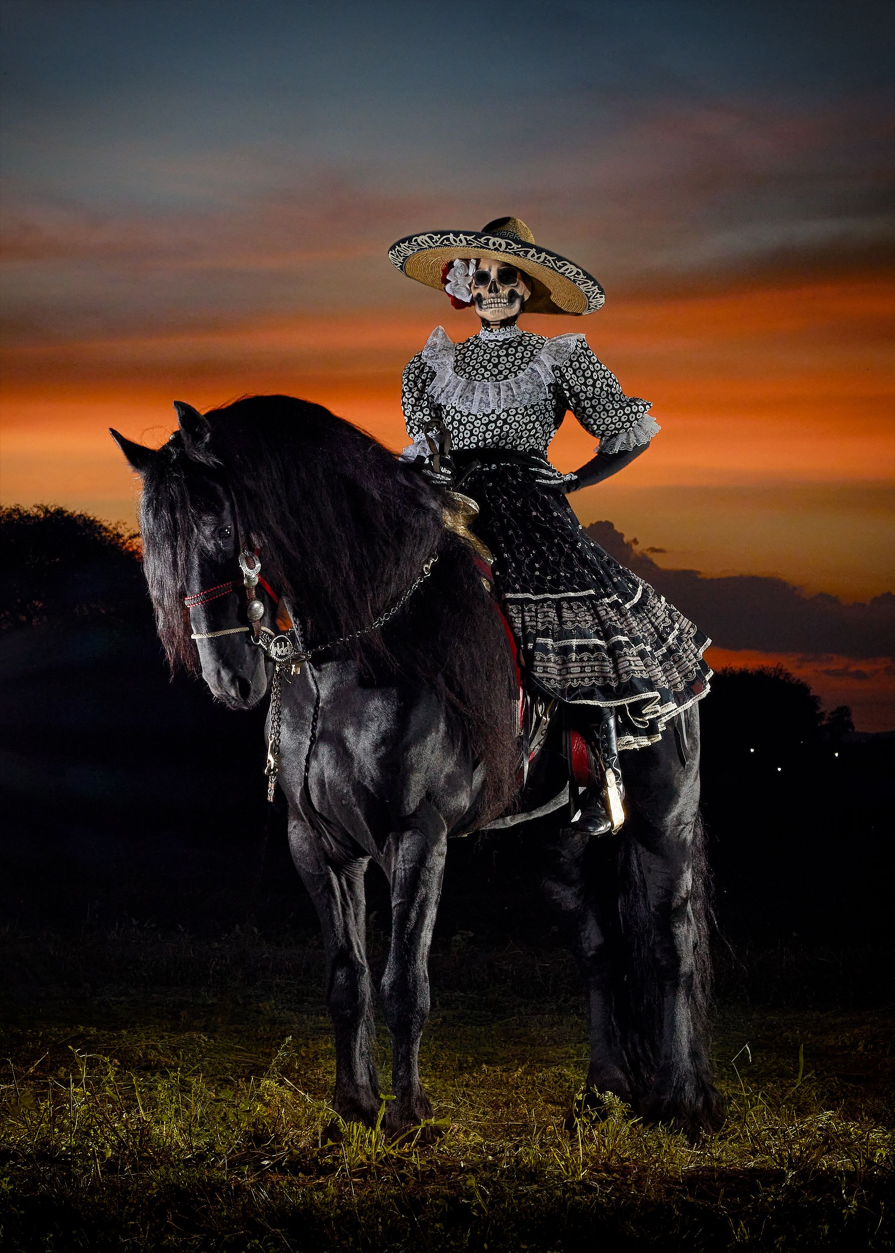 Jinete Tradicional Mexicano Disfrazado Al Atardecer · Foto de stock ...