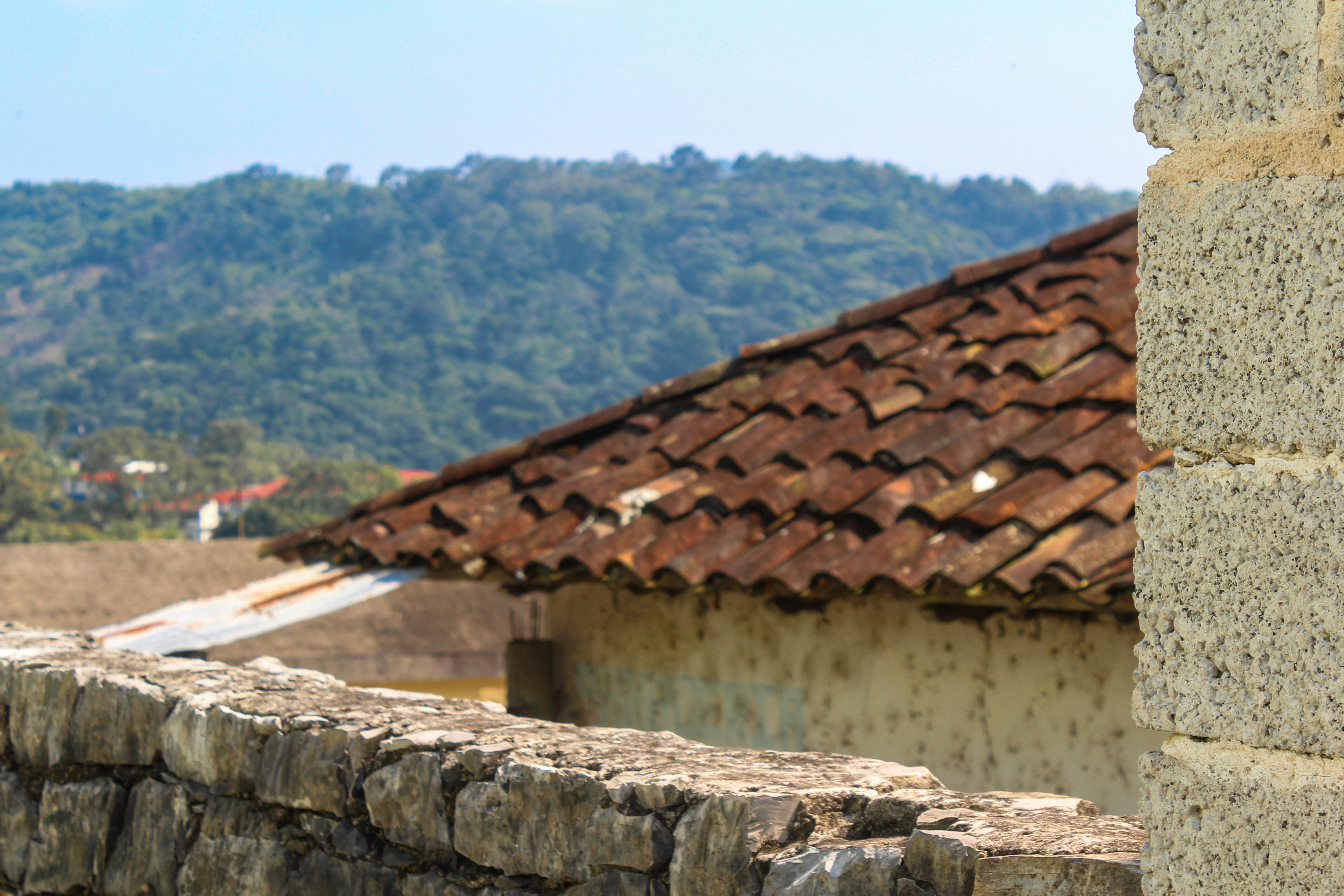 Casa De Campo Rústica Con Techo De Tejas Rojas En México · Foto de ...
