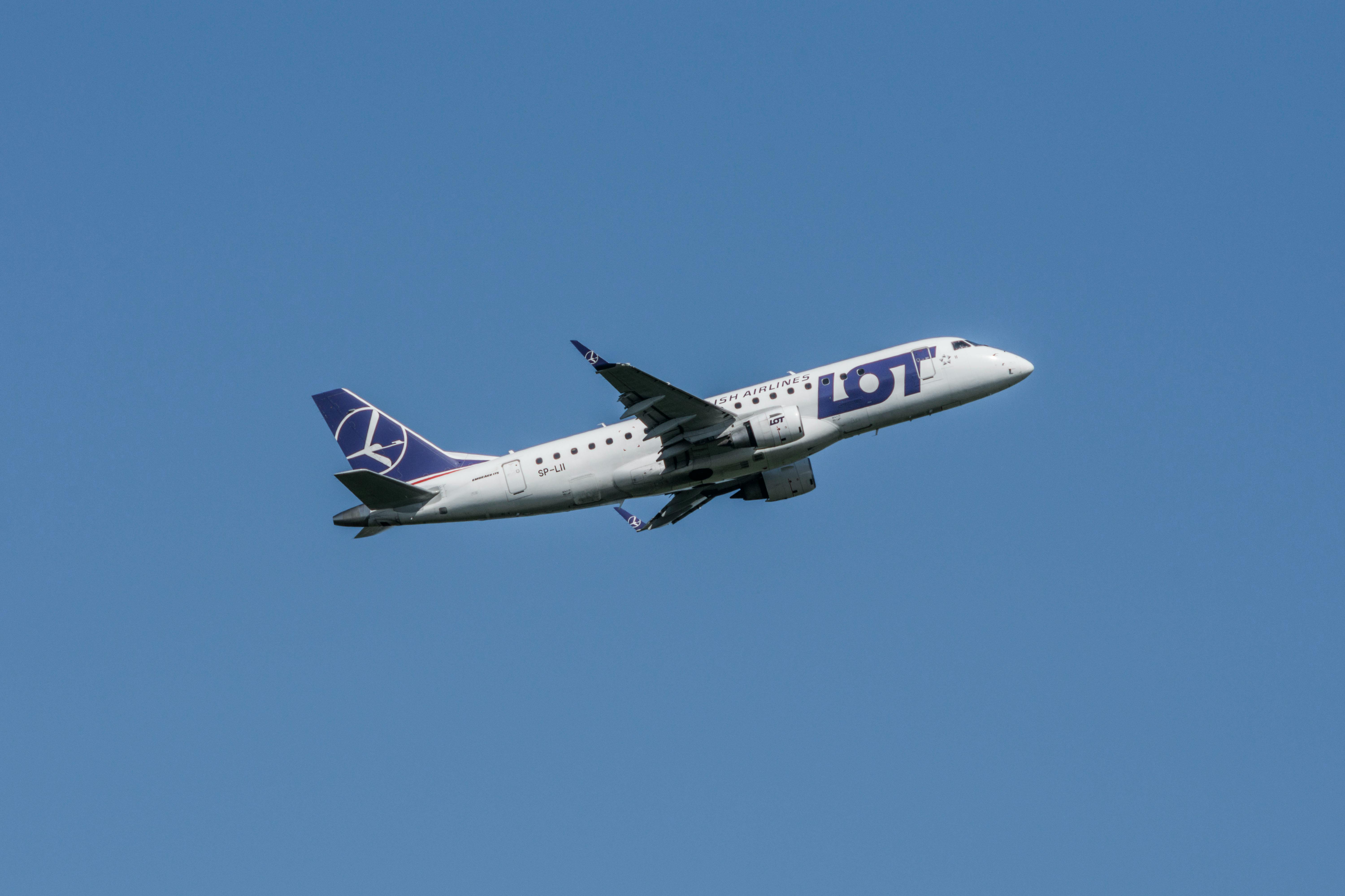 LOT Polish Airlines Plane in Flight · Free Stock Photo