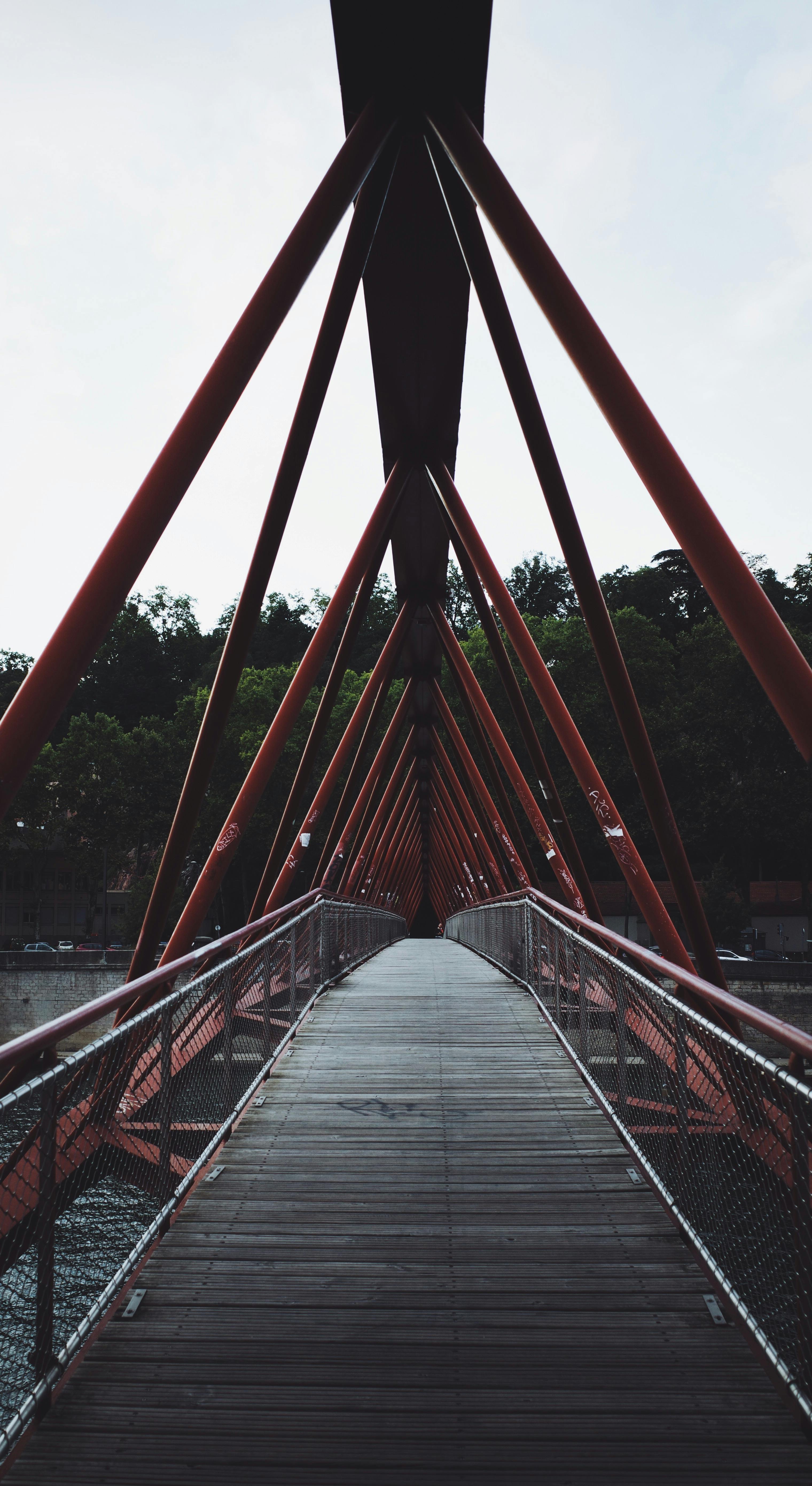 Desain Jembatan Modern Simetris · Foto Stok Gratis