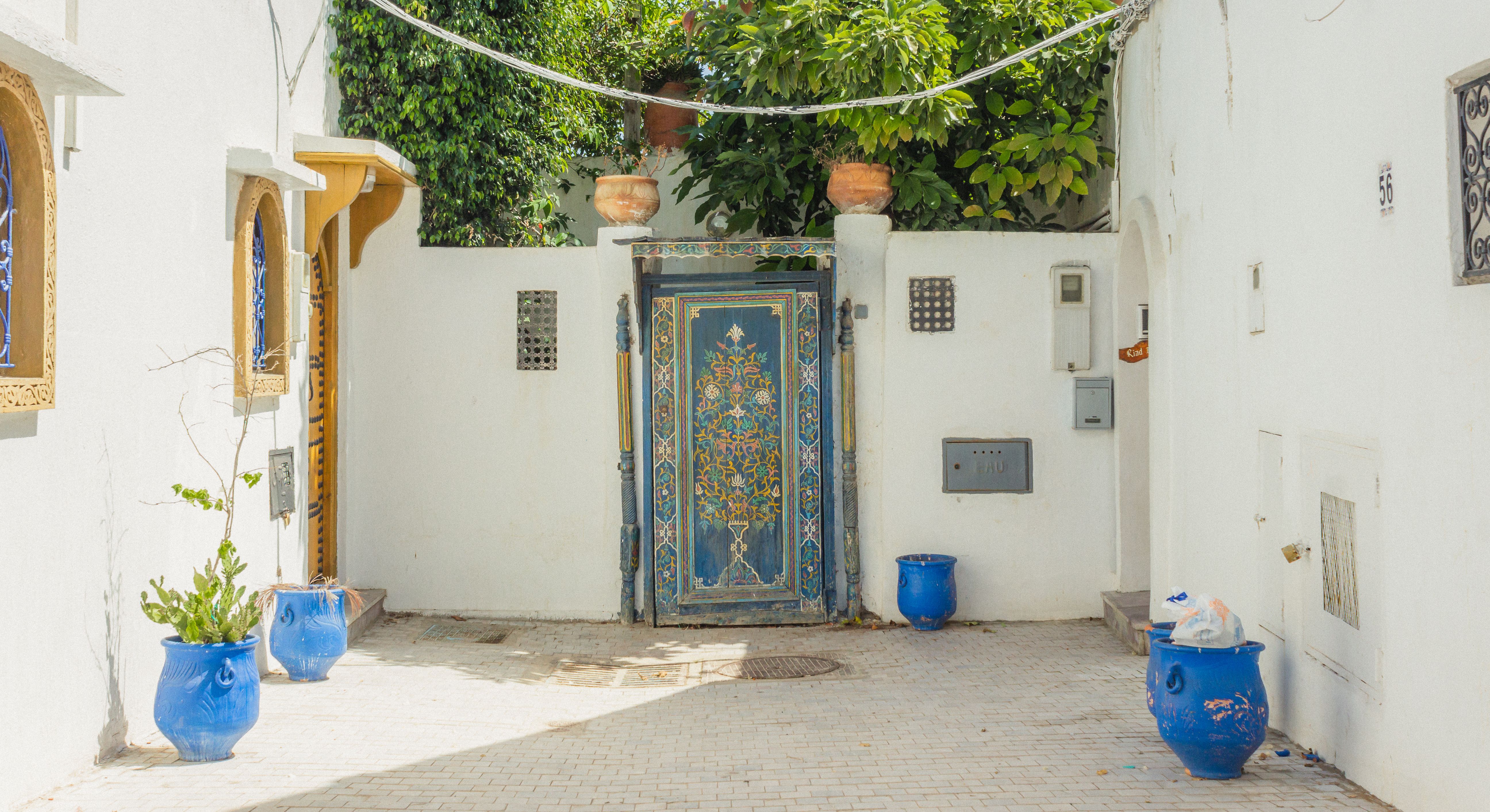 Elegant Mediterranean Courtyard with Blue Accents · Free Stock Photo