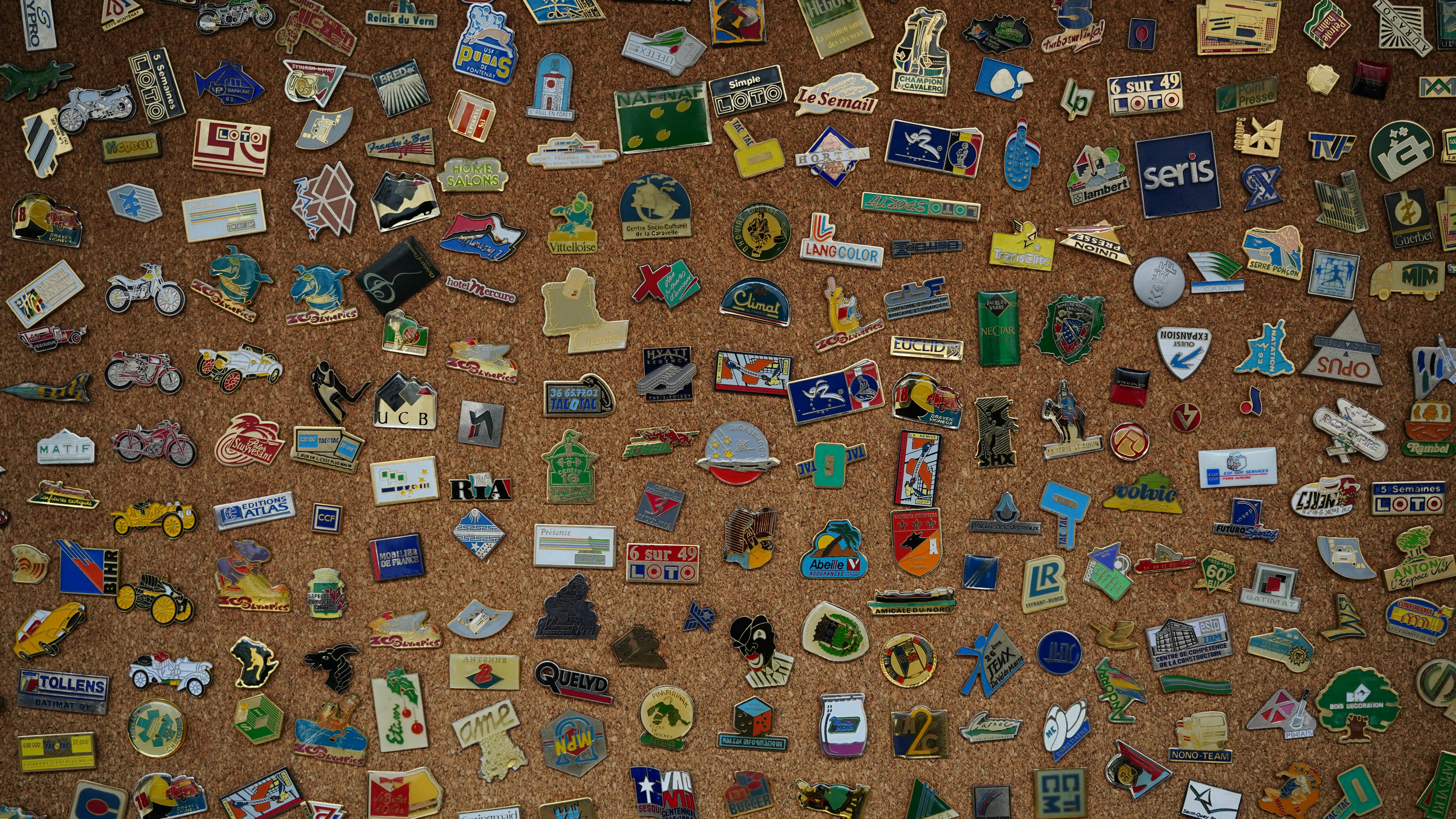 How to Create a Logo for My Own Community Art Exhibition Event ...