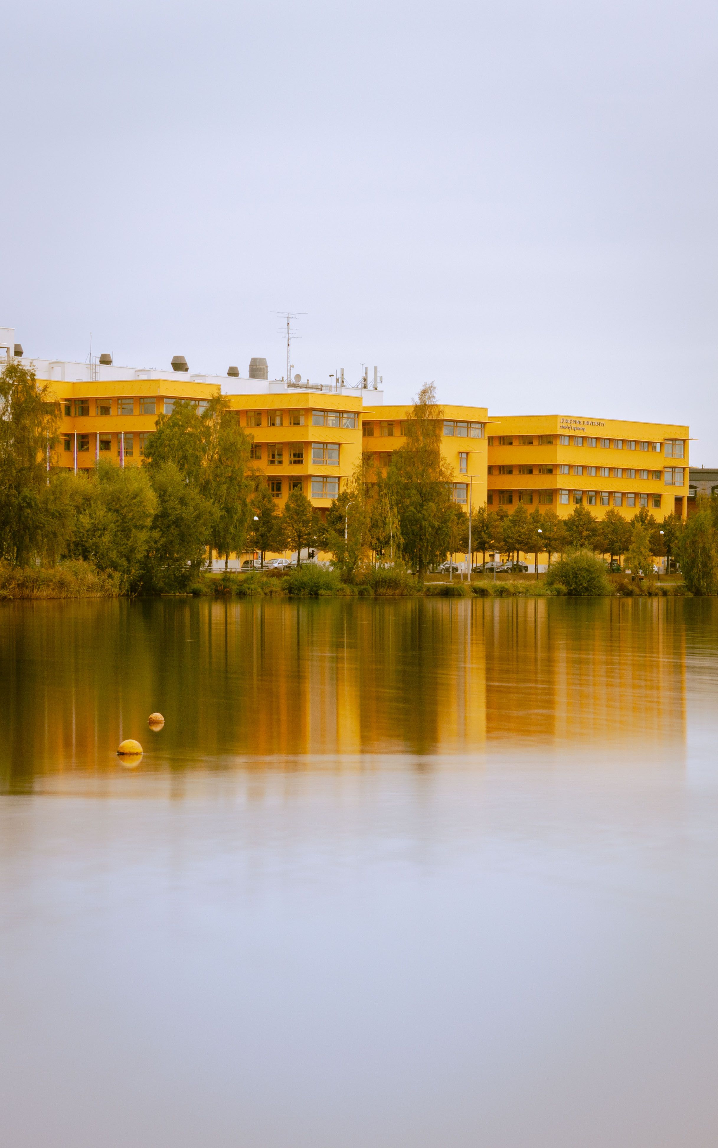 Peaceful Reflection of Yellow Building by Lake · Free Stock Photo