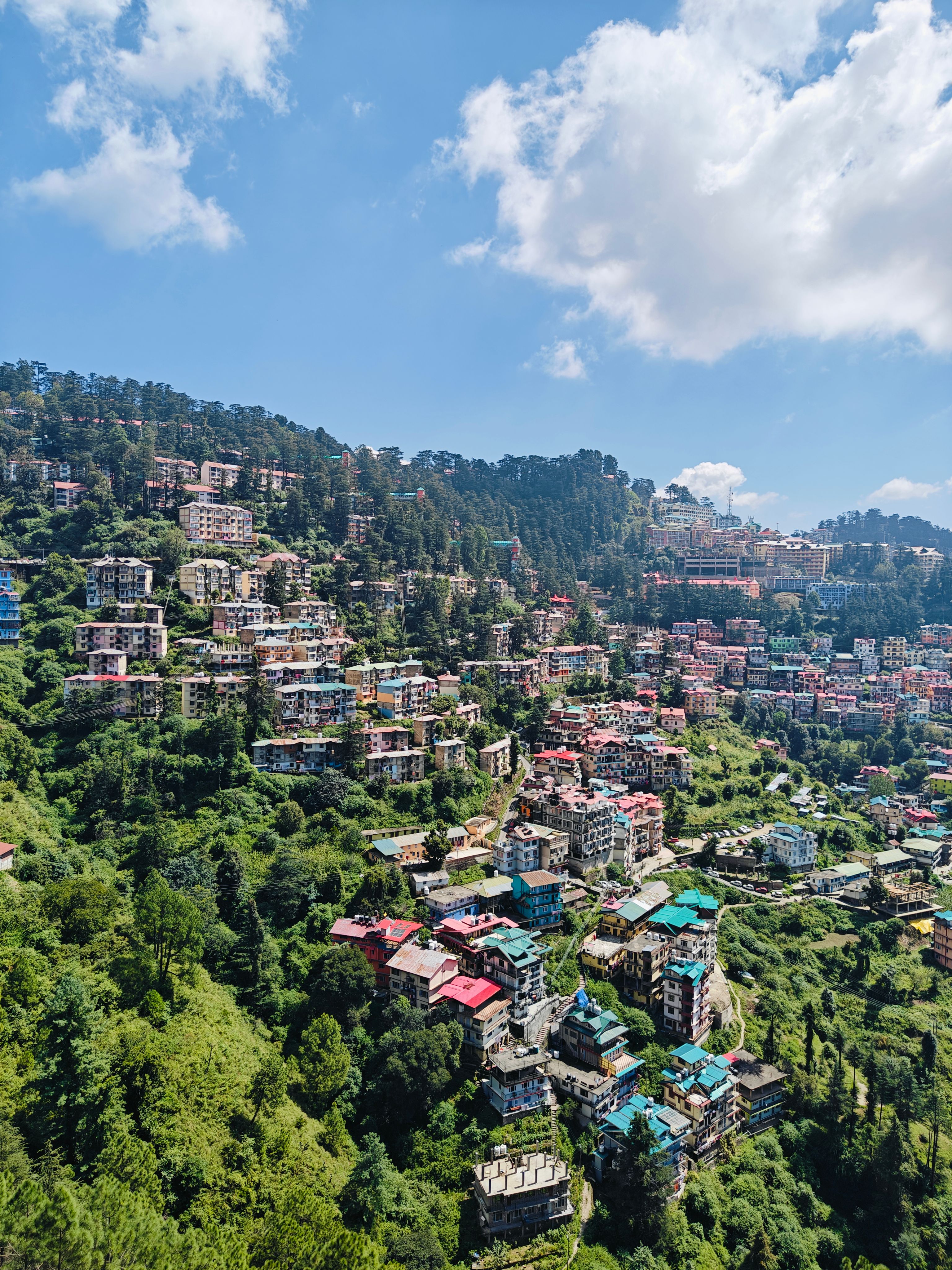 Scenic View of Hillside Town with Lush Greenery · Free Stock Photo