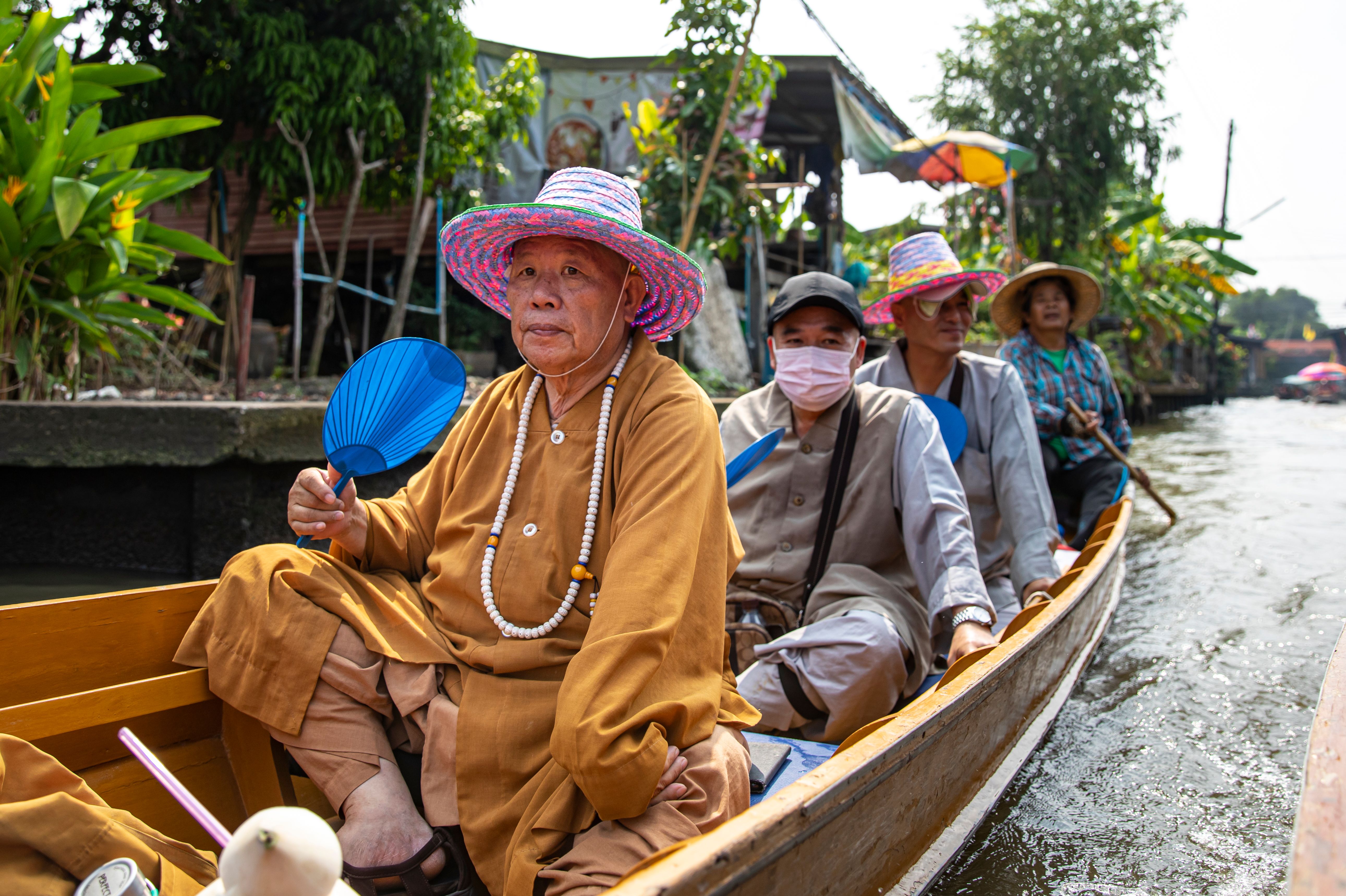Cultural Boat Ride through Vibrant Floating Market · Free Stock Photo