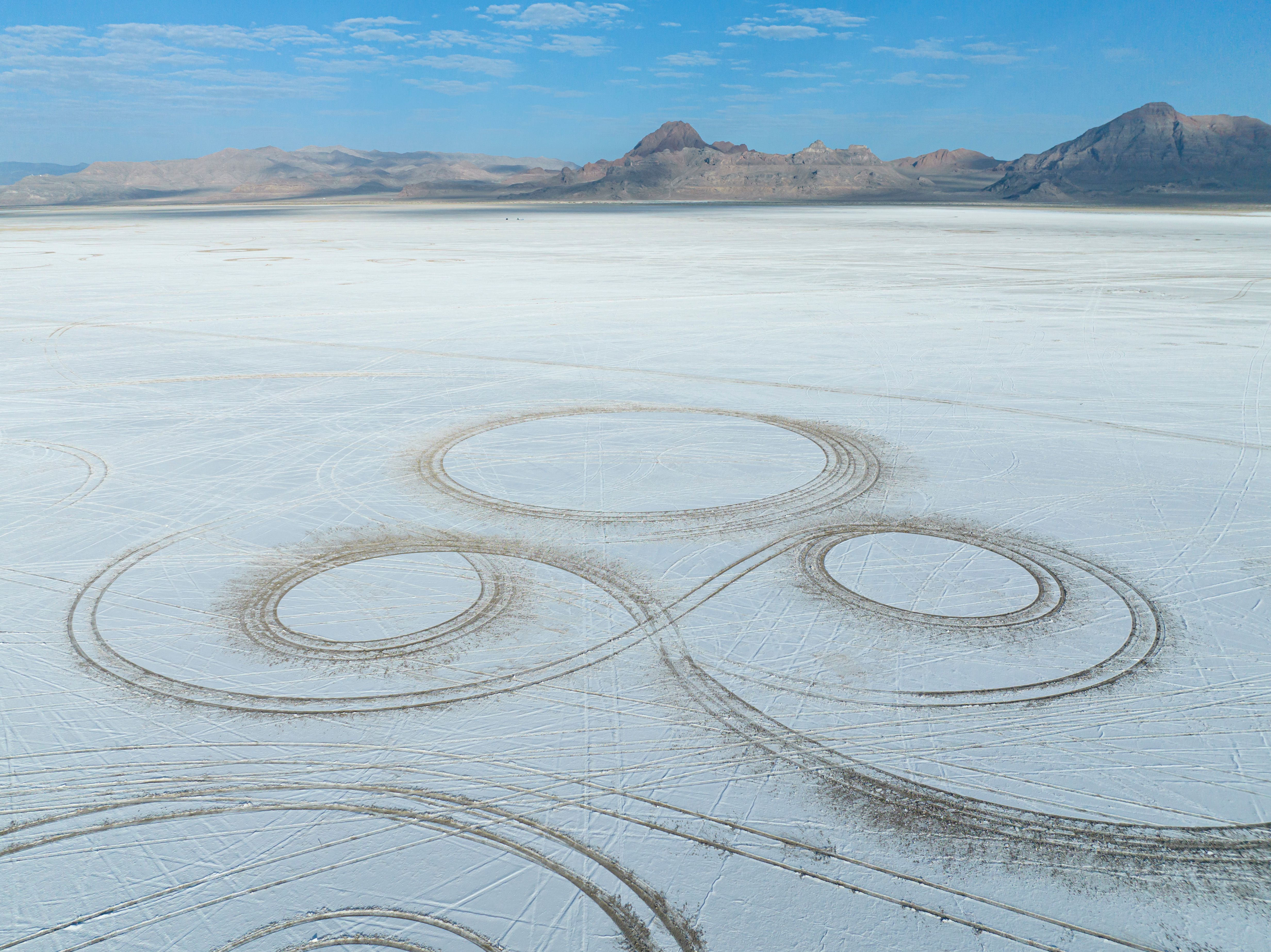 Aerial View of Tire Tracks on Bonneville Salt Flats · Free Stock Photo