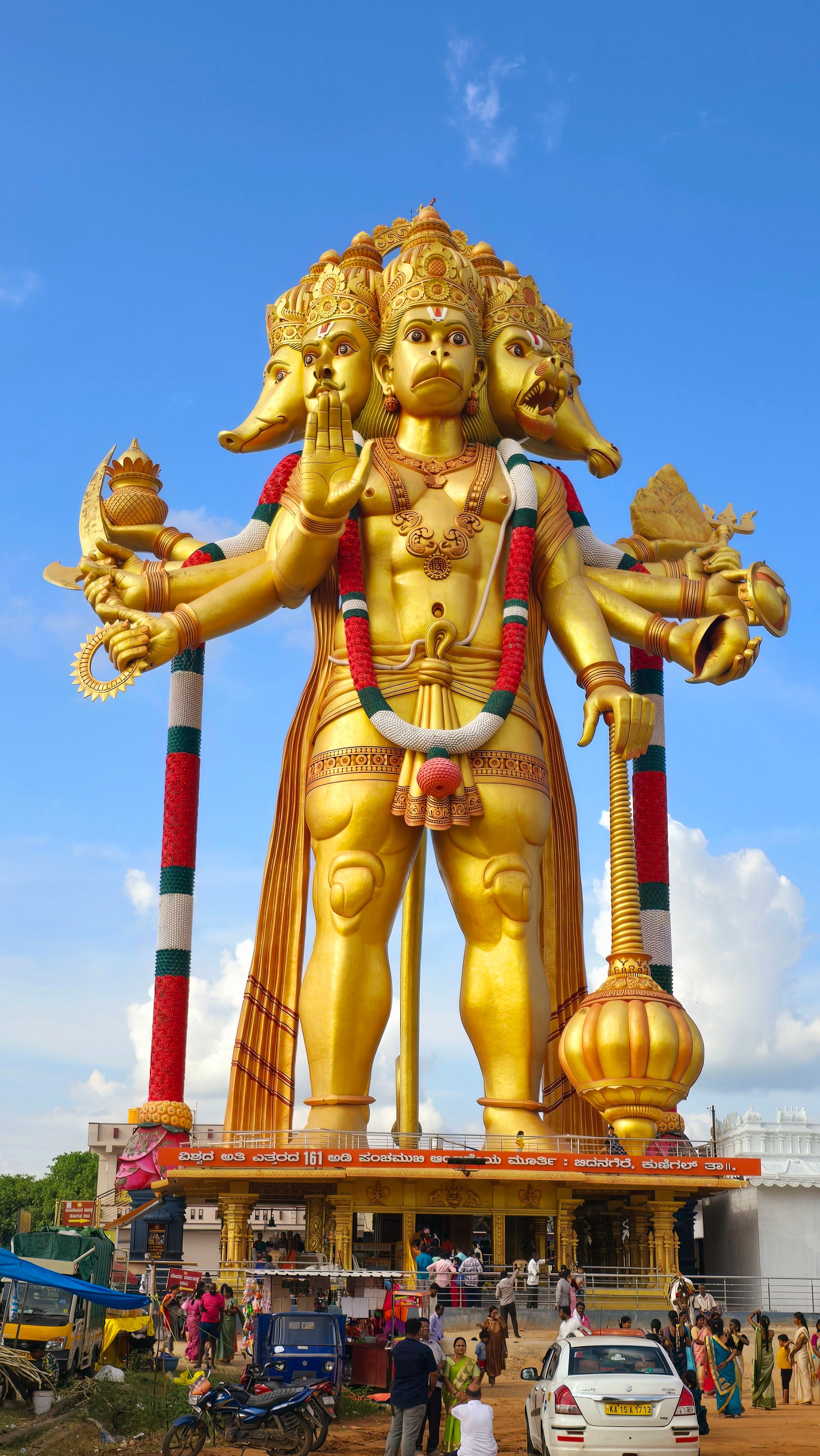 Majestic Multi-headed Hindu Statue under Blue Sky · Free Stock Photo