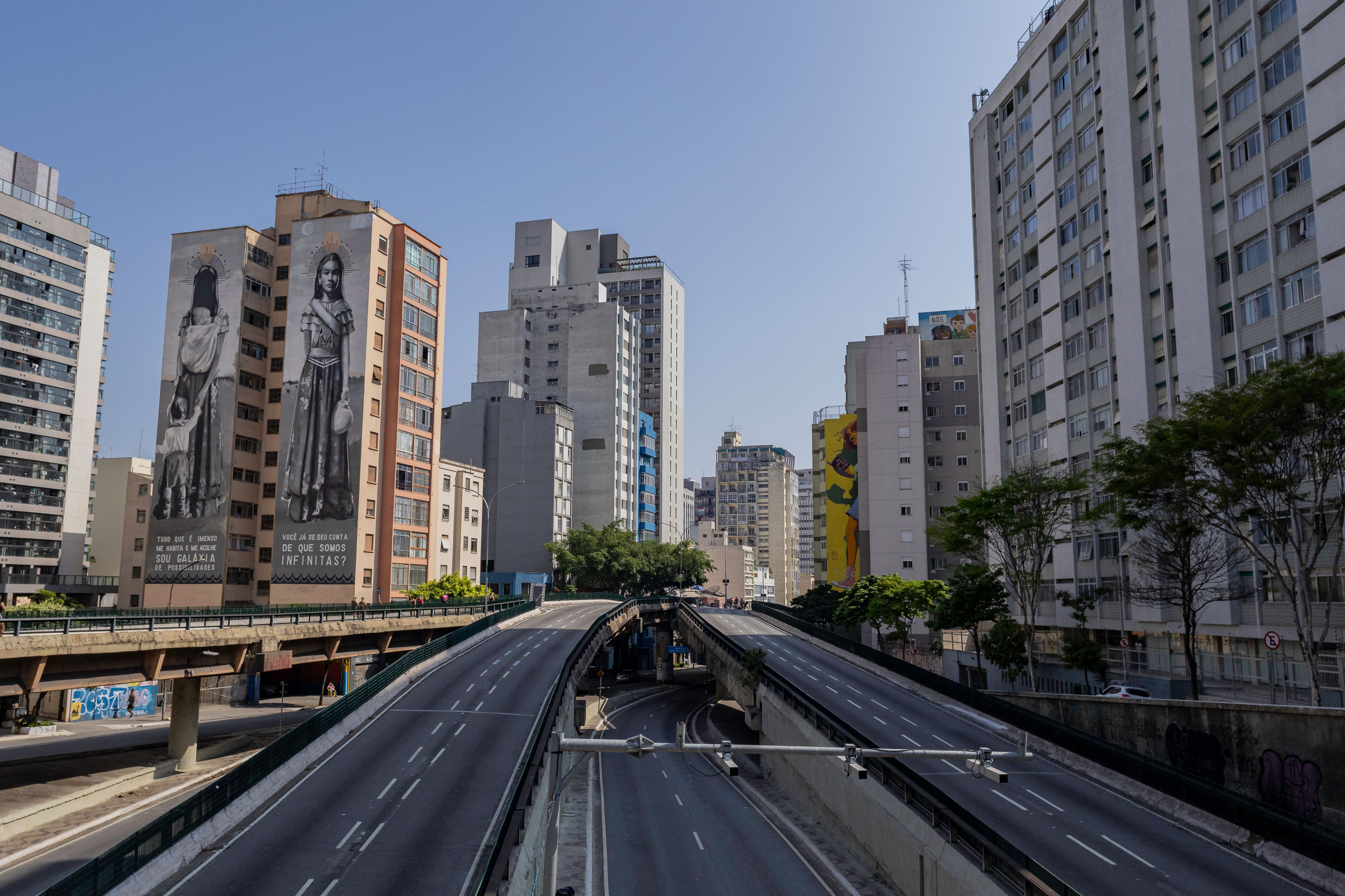 Empty São Paulo Highway Surrounded by City Buildings · Free Stock Photo
