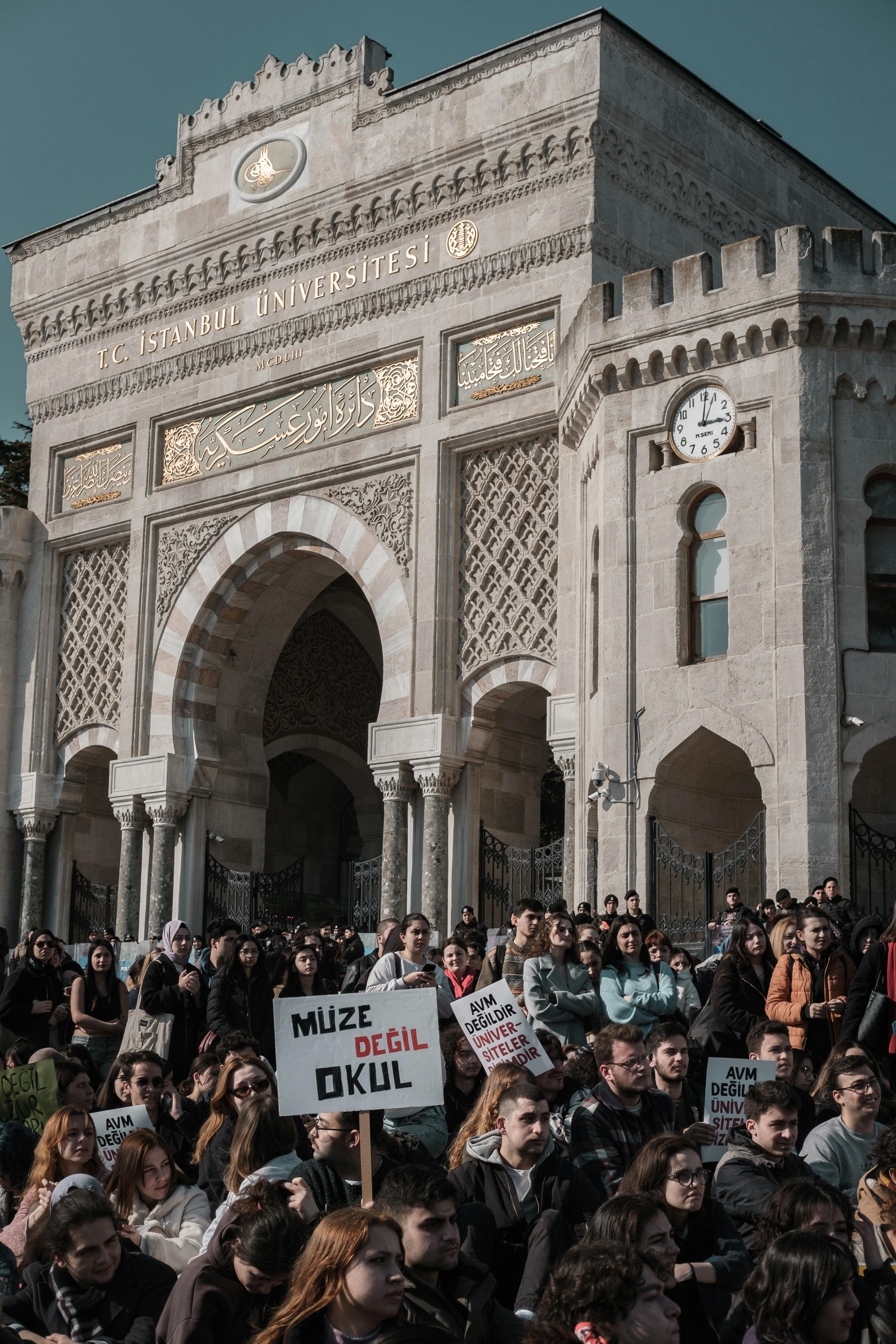 Crowd Of University Students Photos, Download The BEST Free Crowd Of ...