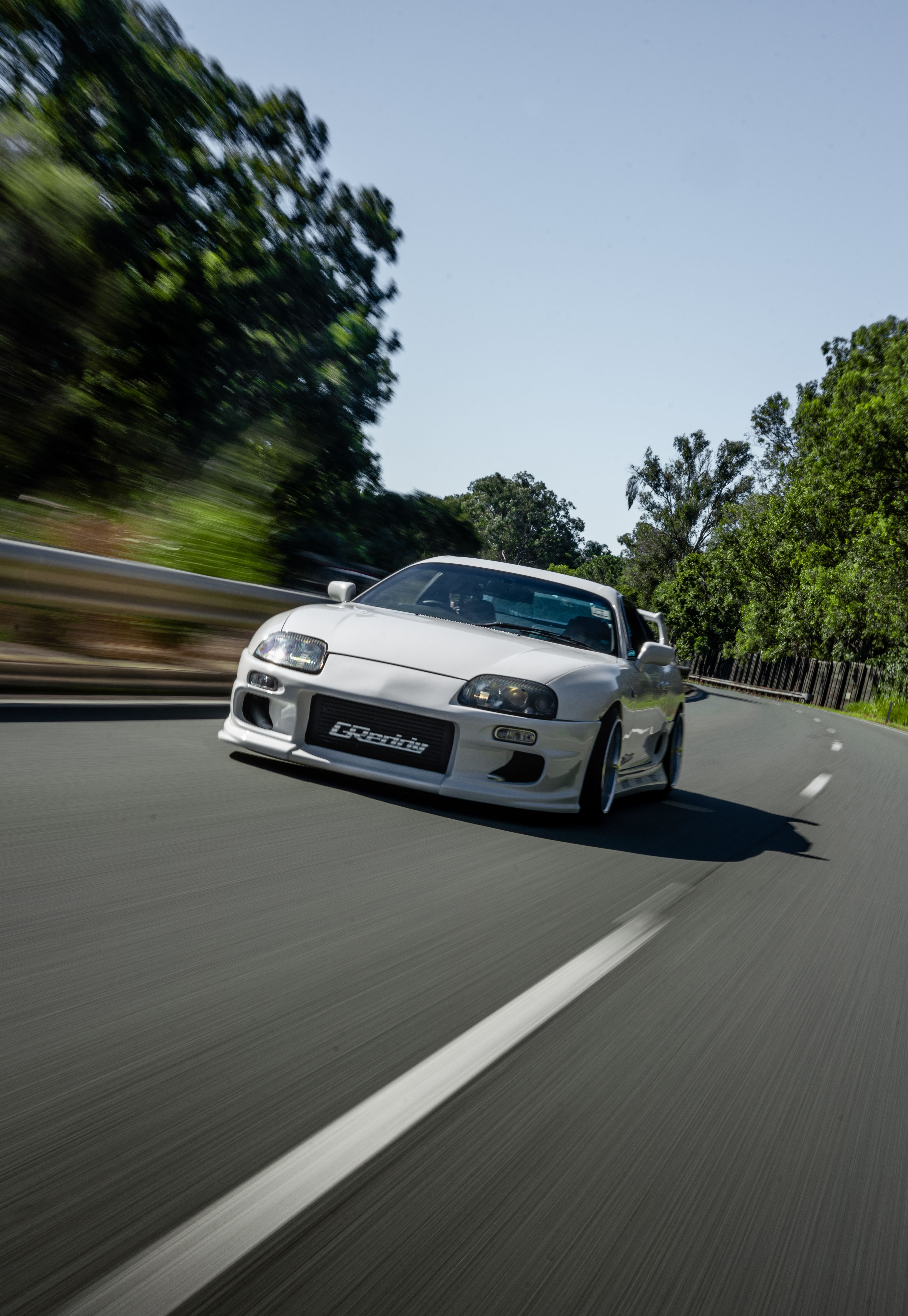 La Dynamique Toyota Supra Mk4 En Mouvement Sur Route Ouverte · Photo ...