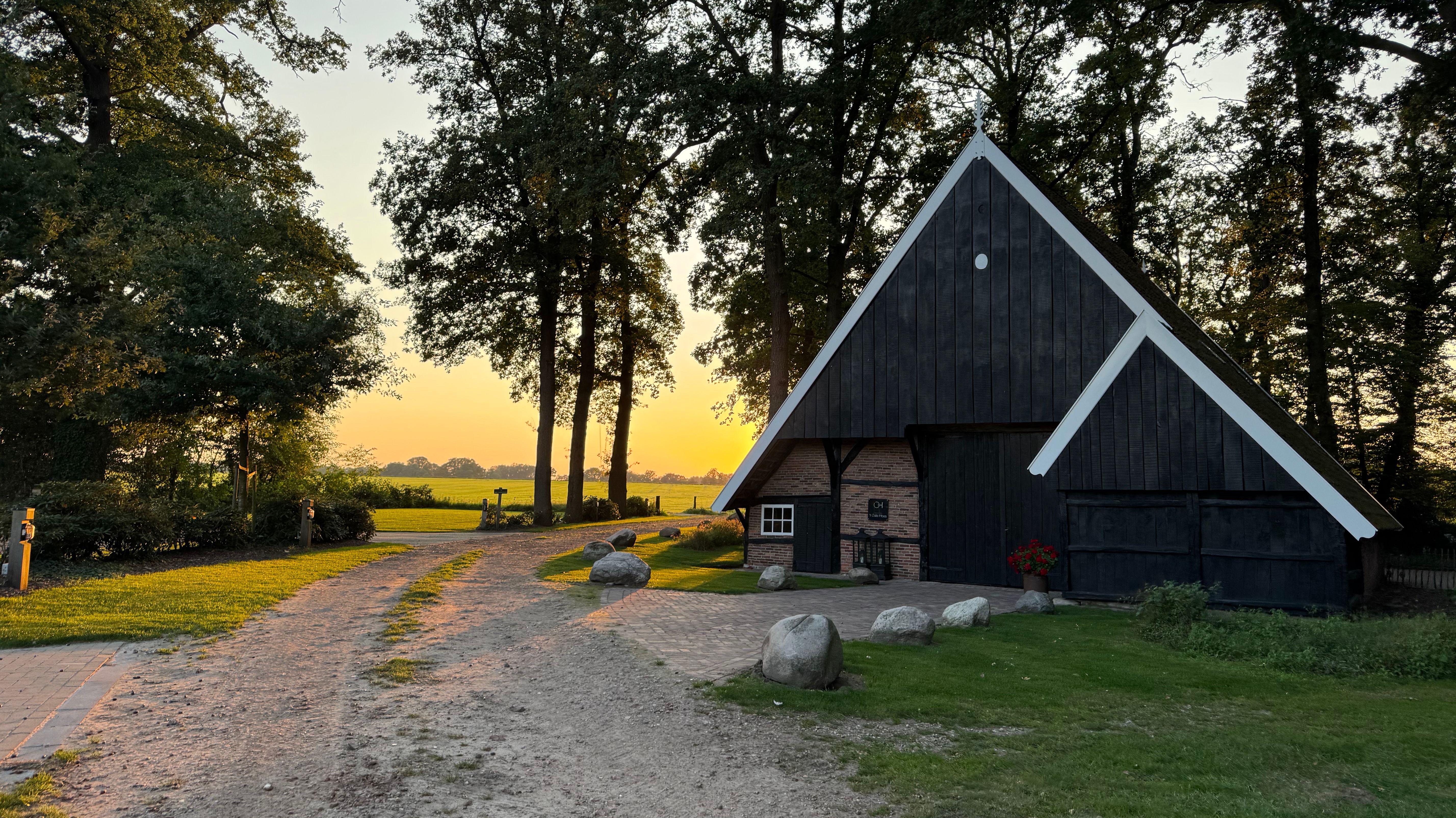 Charming Dutch Barn at Sunset in Rural Landscape · Free Stock Photo