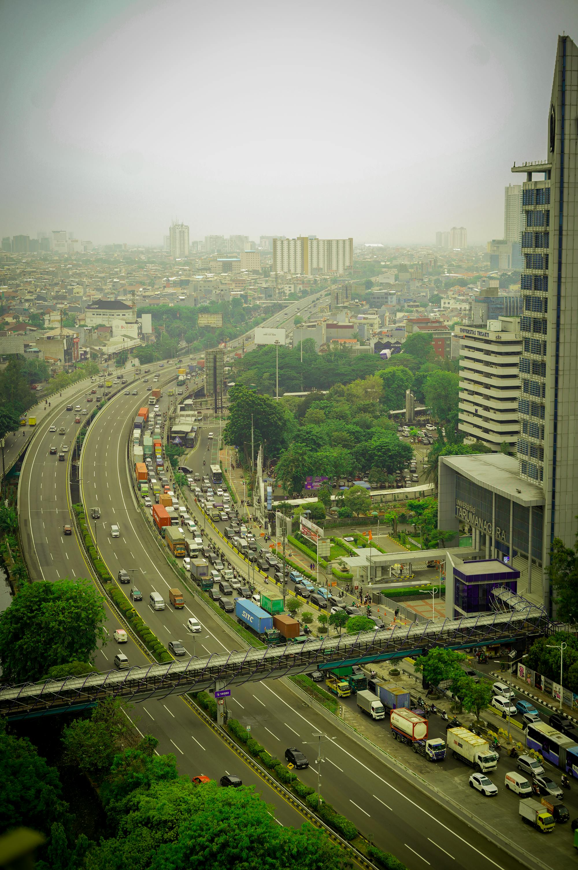 Pemandangan Udara Jalan Raya Jakarta Yang Sibuk · Foto Stok Gratis