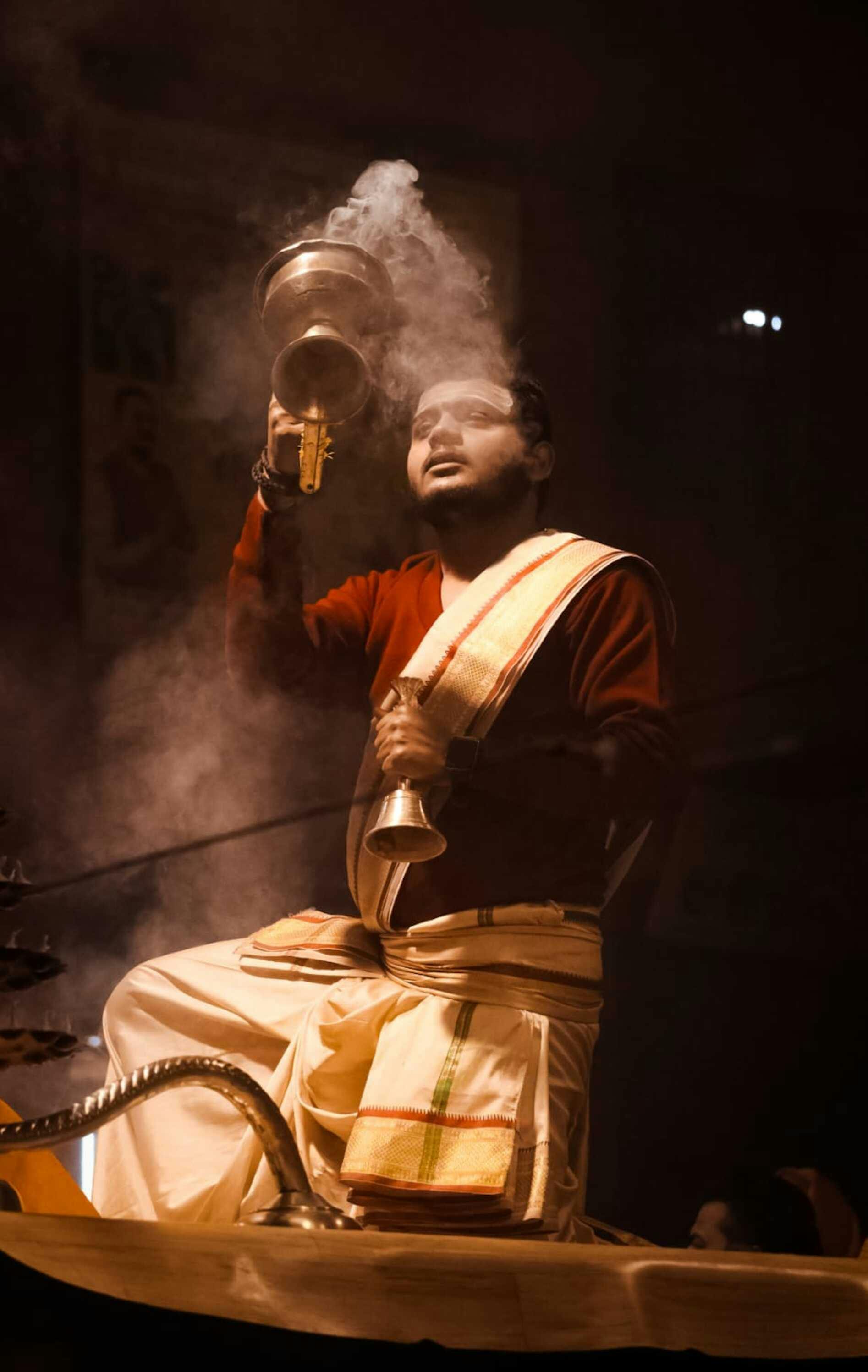 Priest Performing Ritual at Varanasi Ghat · Free Stock Photo