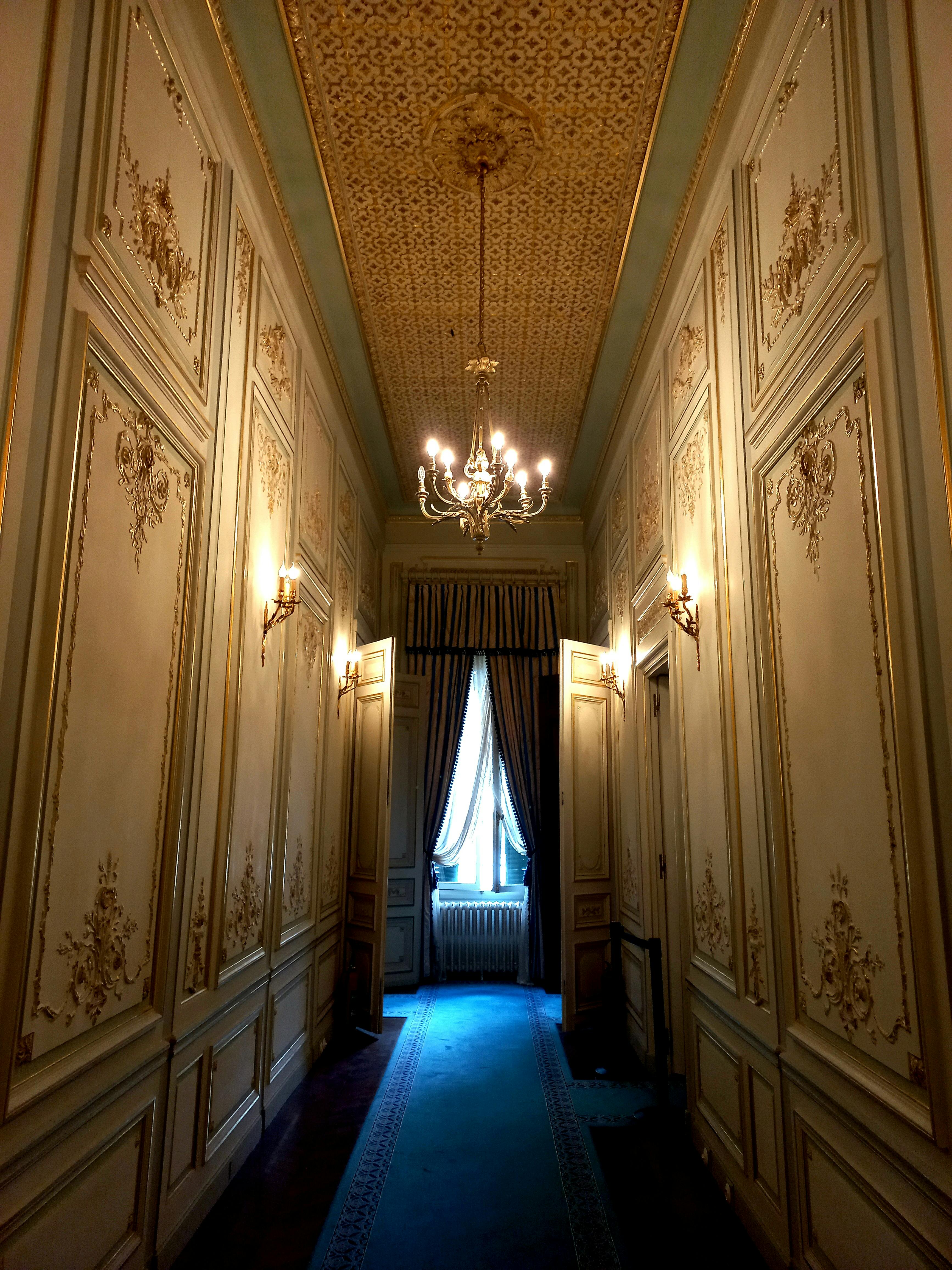 Elegant Neo-Baroque Hallway in Istanbul Museum · Free Stock Photo