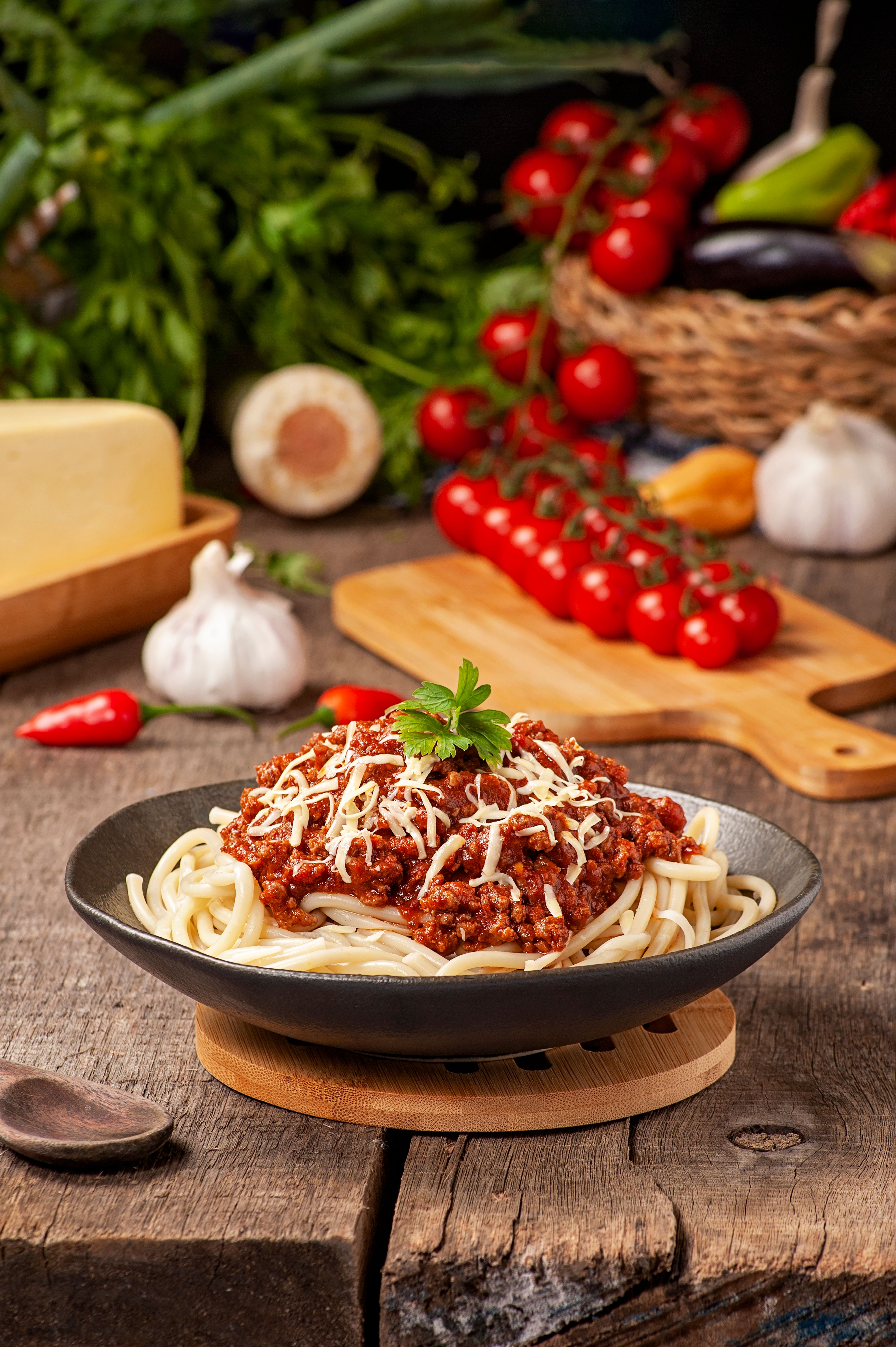 Spaghetti Bolognaise Traditionnel Avec Des Ingrédients Frais · Photo ...