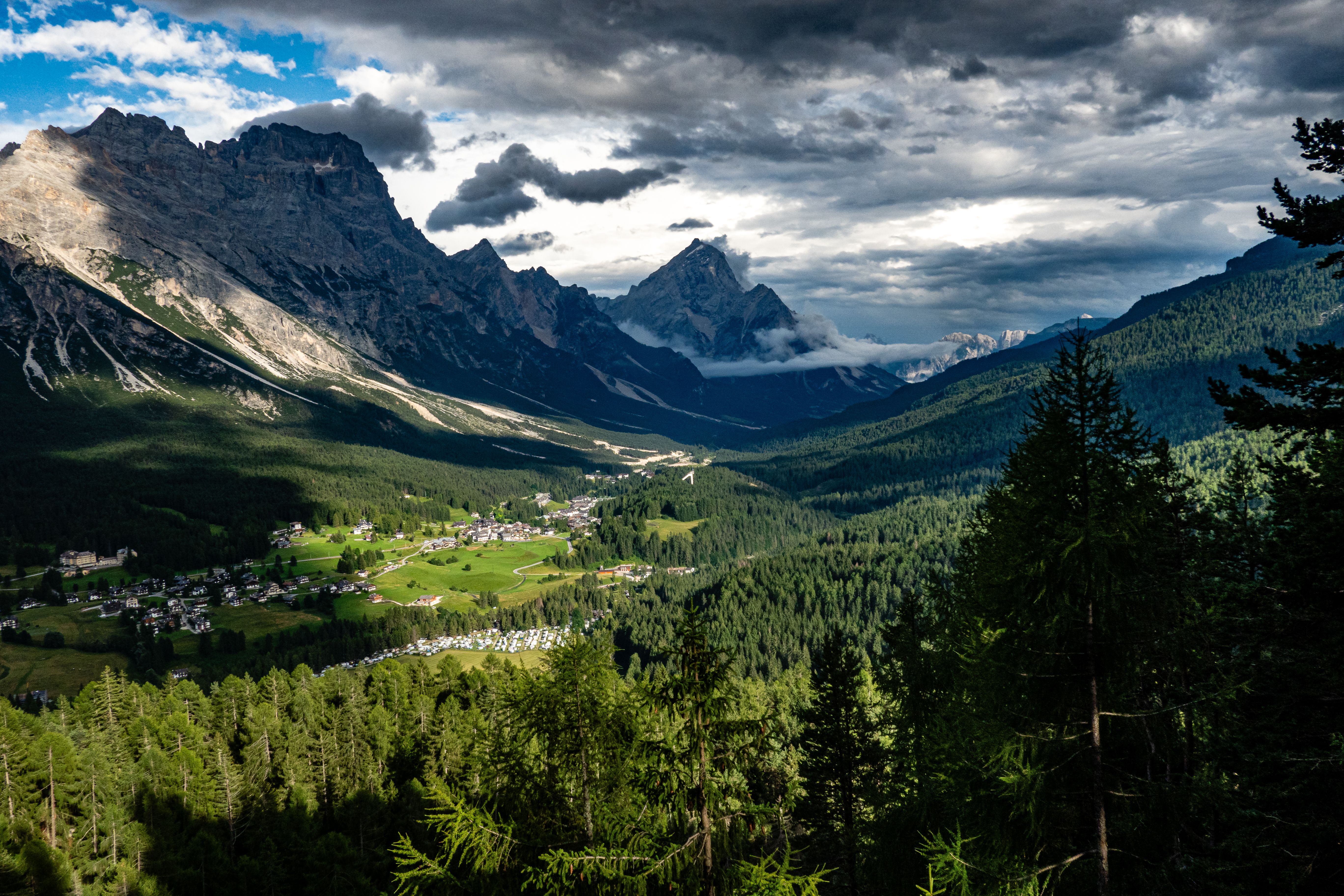 Scenic Dolomites Mountain Valley Landscape View · Free Stock Photo