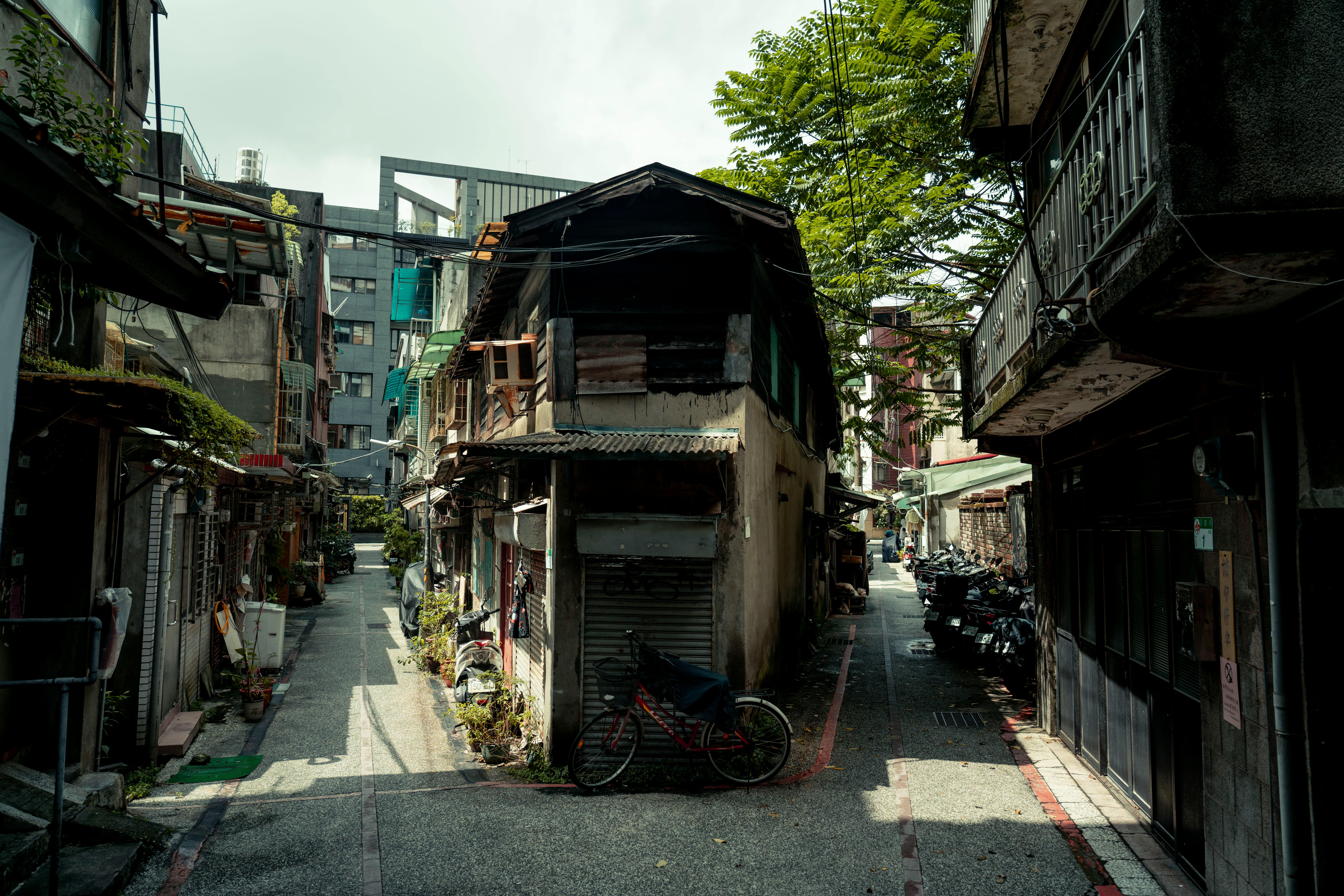 Rustic Alleyway in Taipei's Urban Landscape · Free Stock Photo