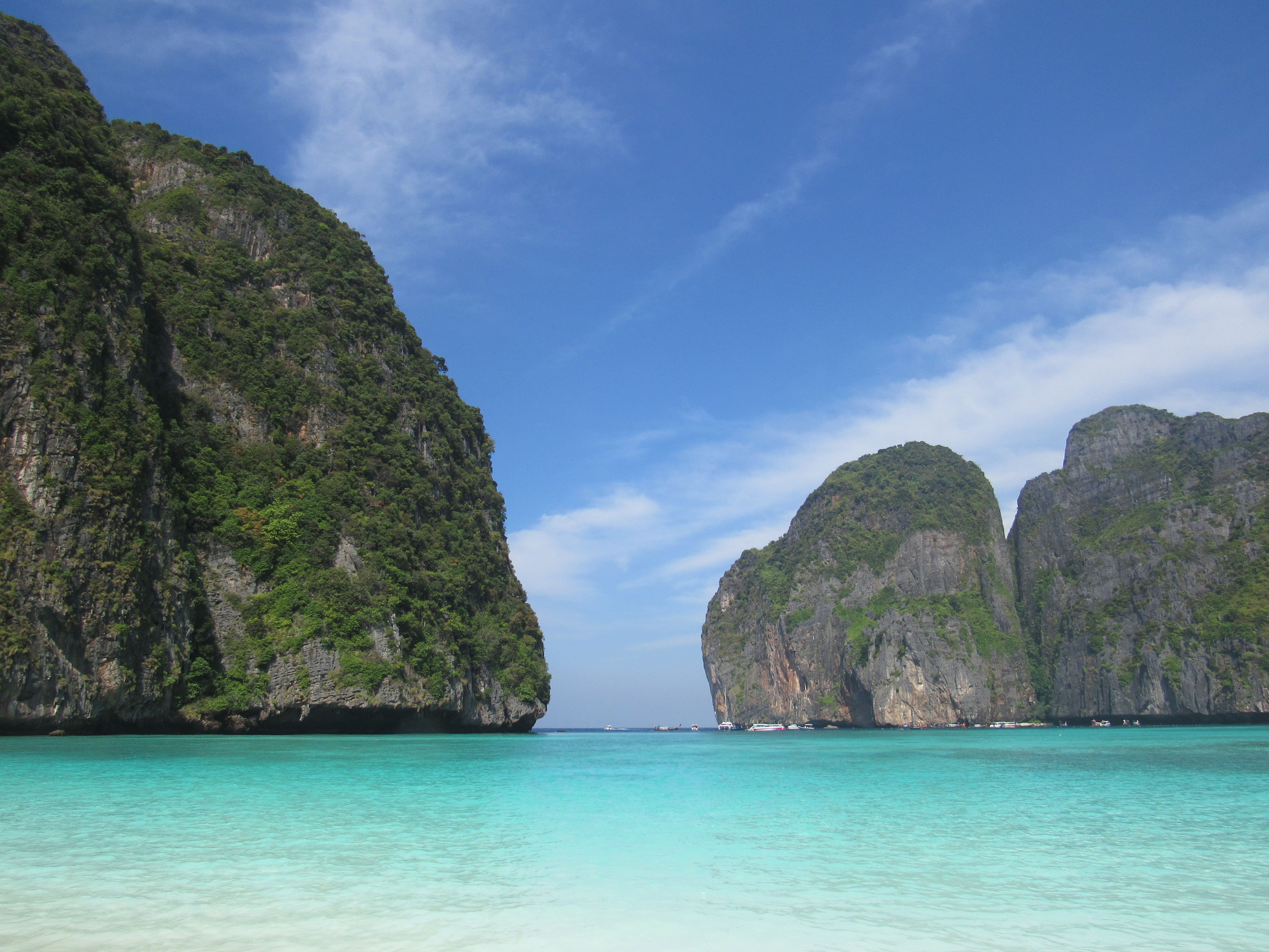 Beautiful Tropical Seascape with Limestone Cliffs · Free Stock Photo