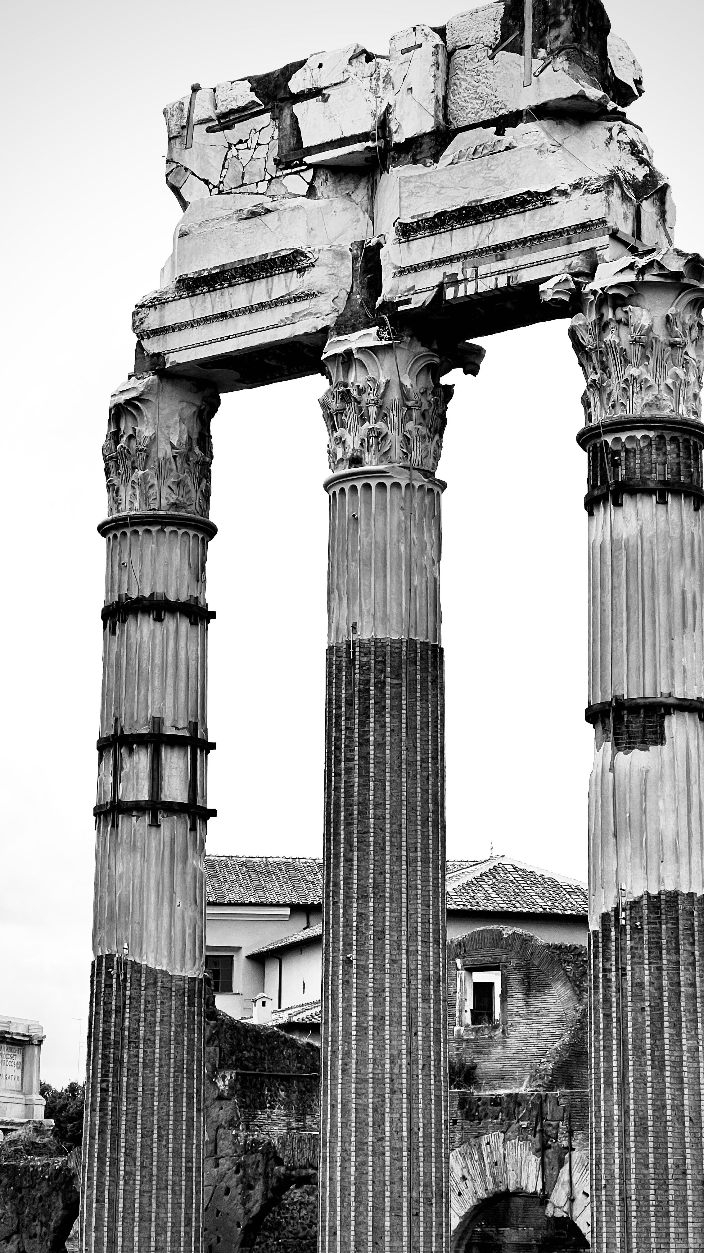 Columnas Romanas Antiguas En Blanco Y Negro · Foto de stock gratuita