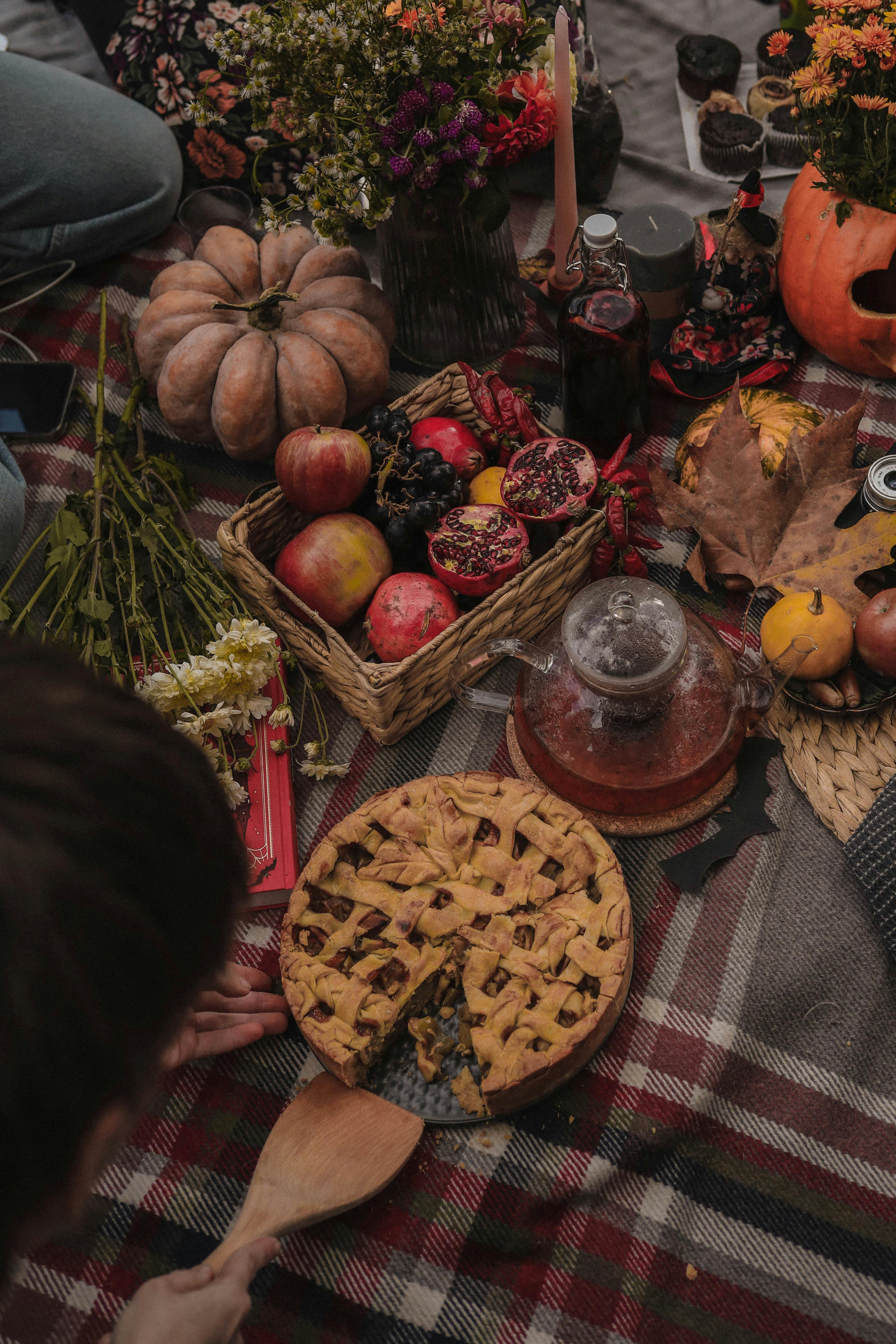 Picnic Rústico De Otoño Con Delicias De La Cosecha · Foto de stock gratuita