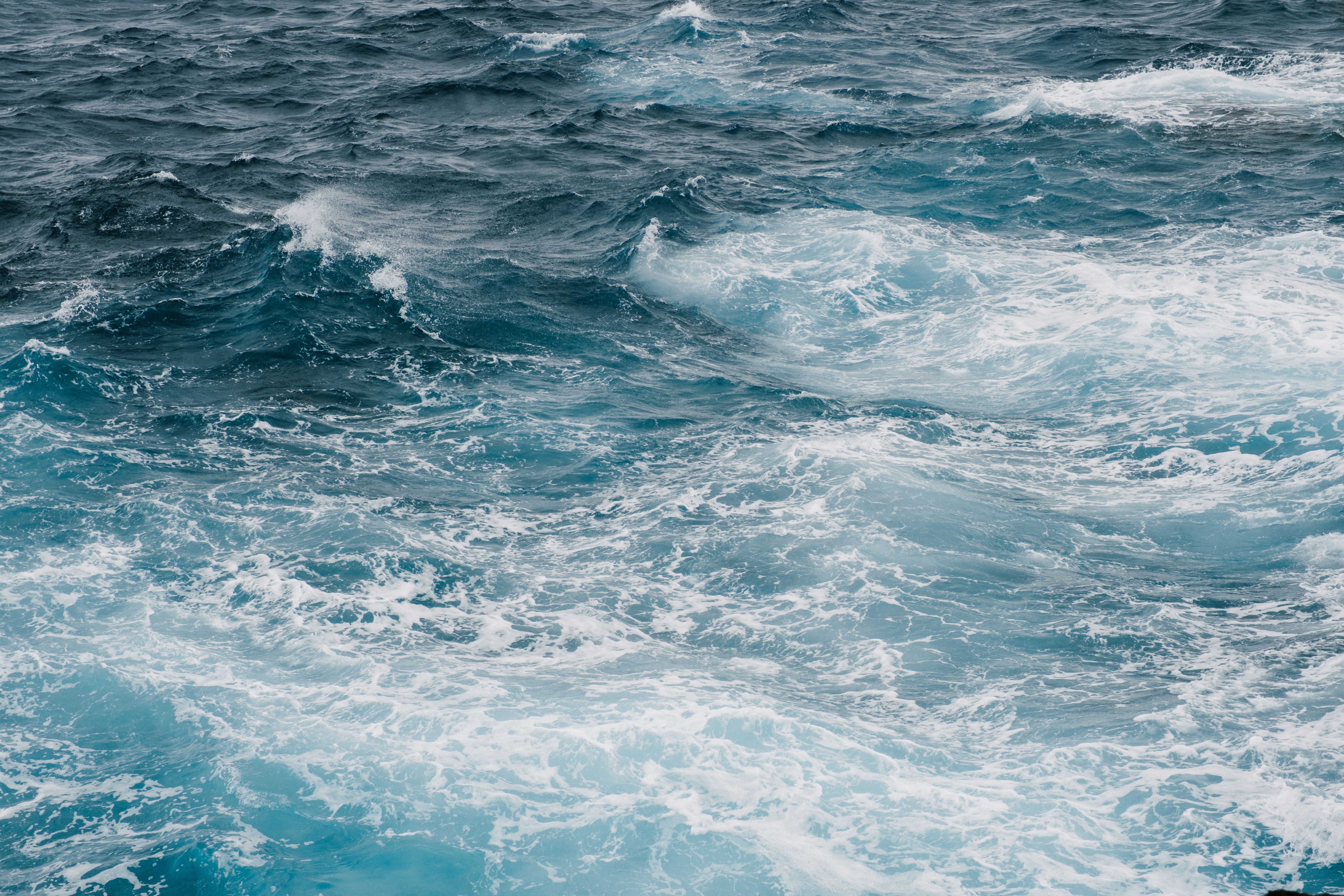 Dynamic Ocean Waves Captured Off Lanzarote Coast · Free Stock Photo