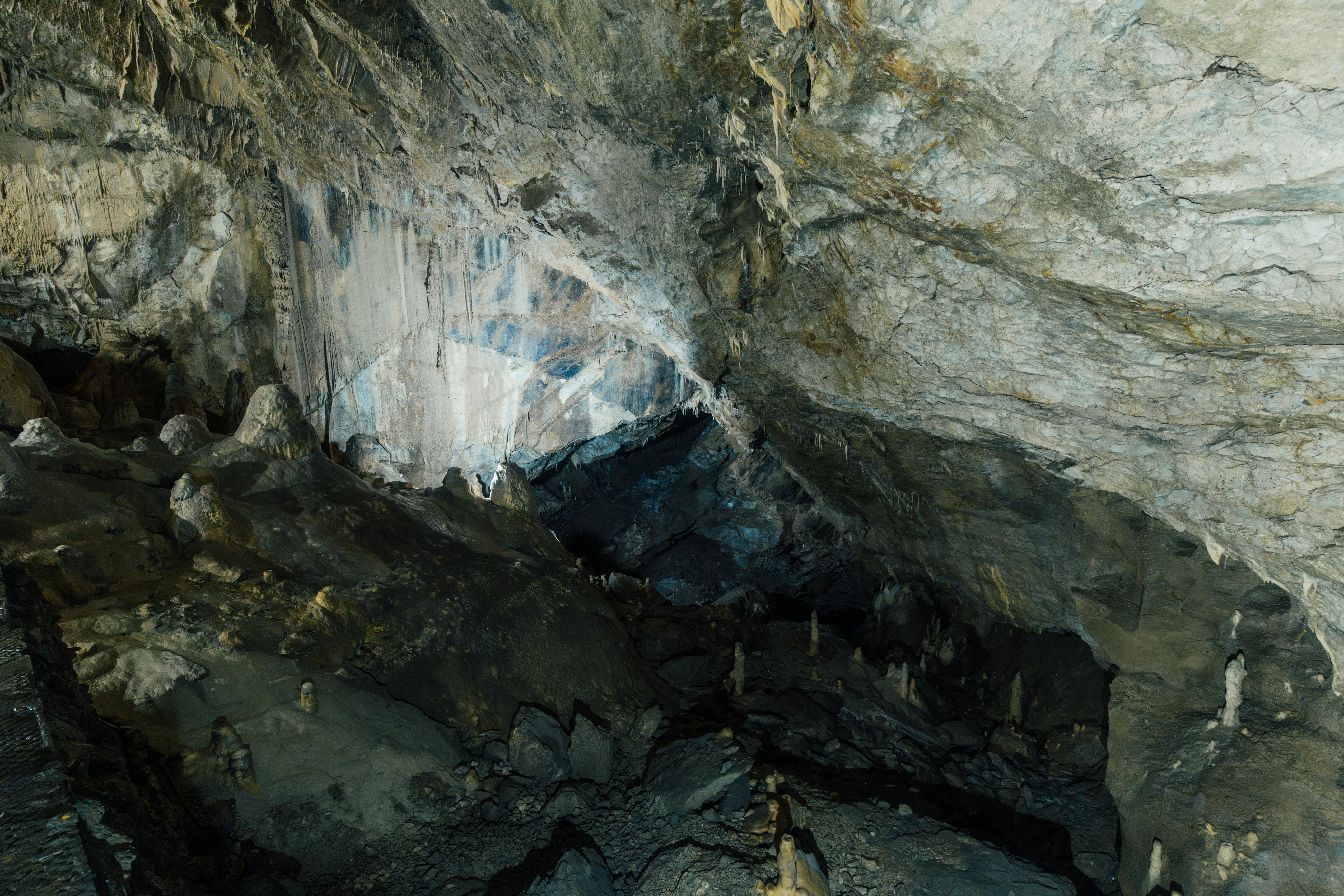 Arched cave with rocky walls · Free Stock Photo