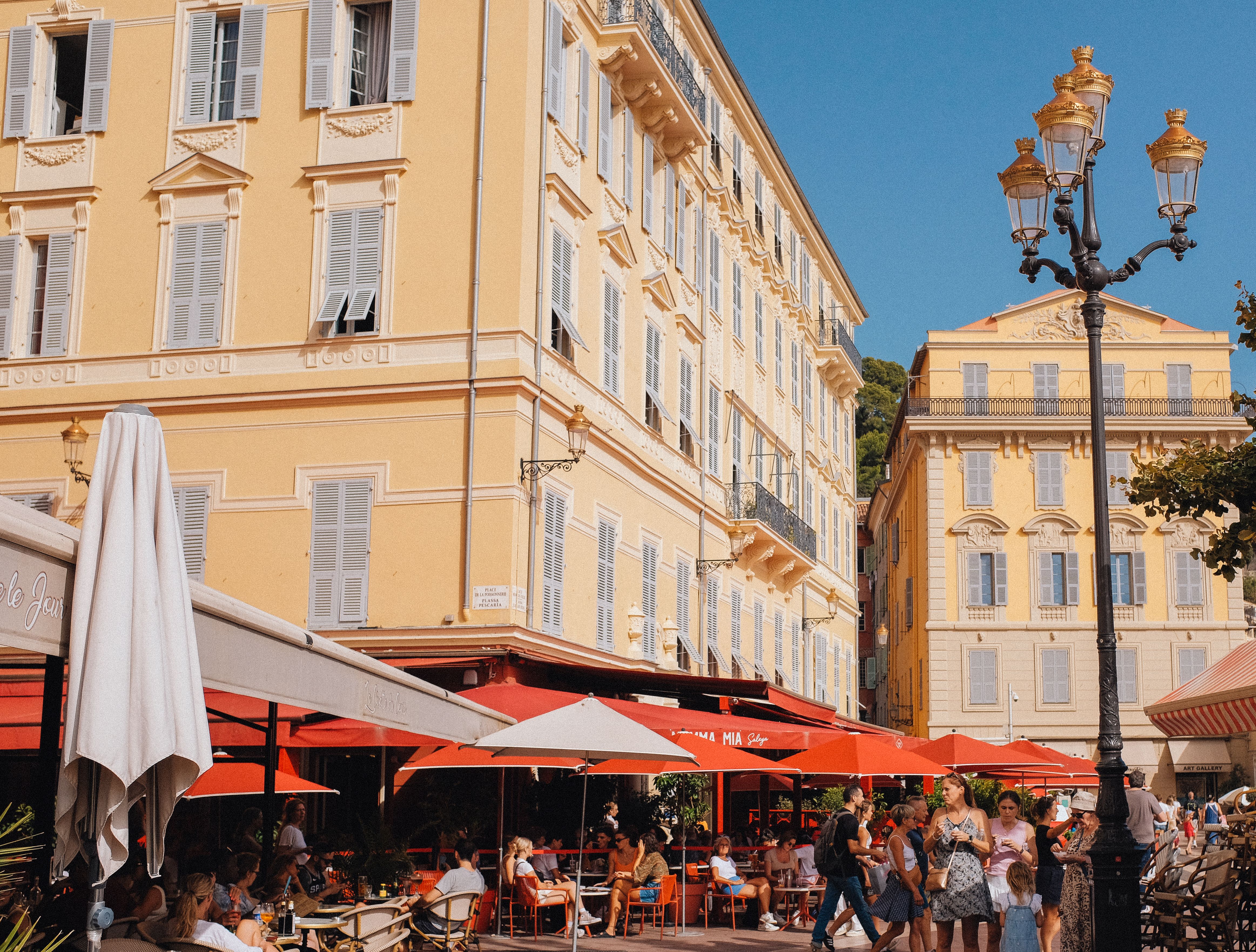 Charming French Cafe with Historic Architecture · Free Stock Photo