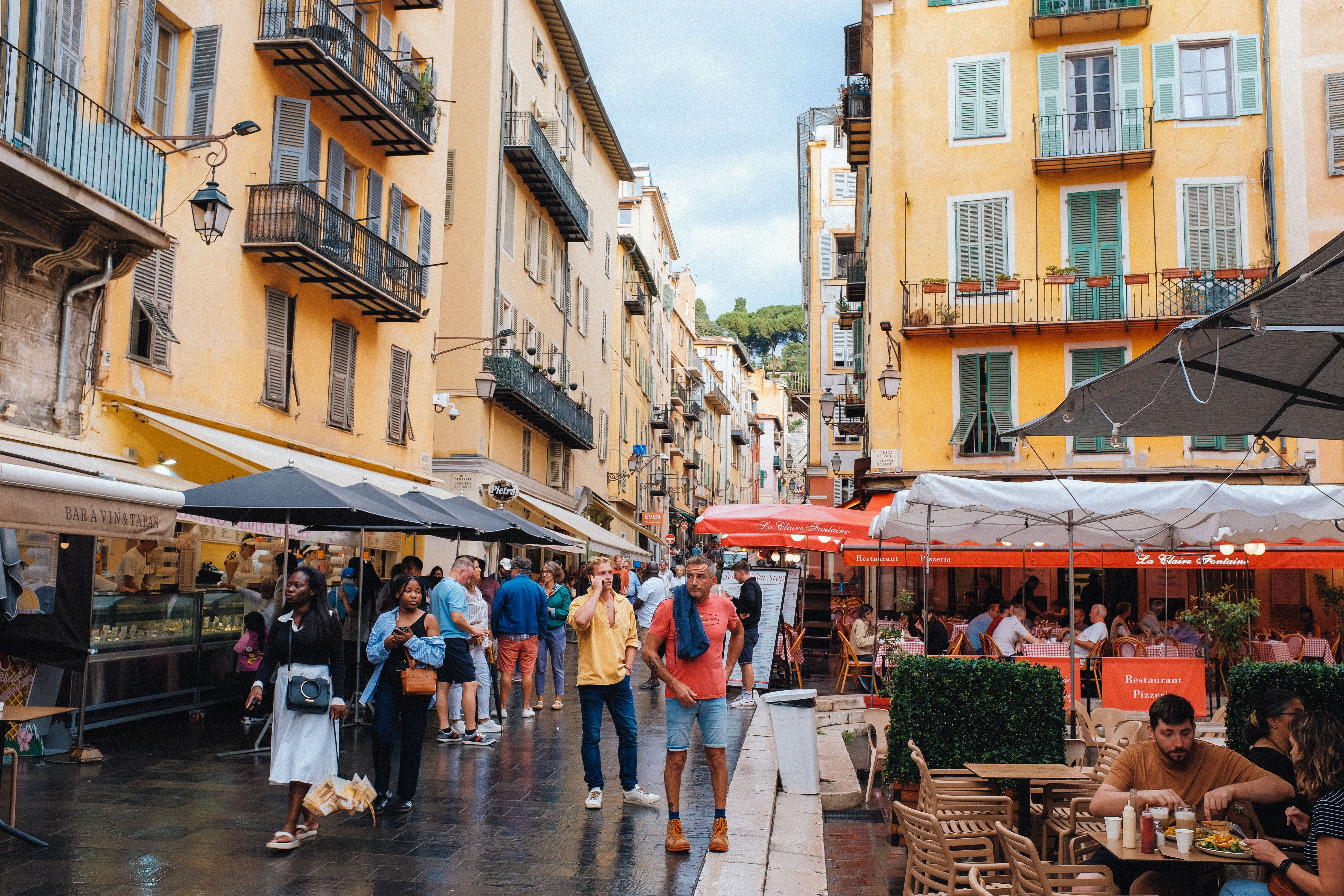 Vibrant Street Scene in Nice, France's Old Town · Free Stock Photo