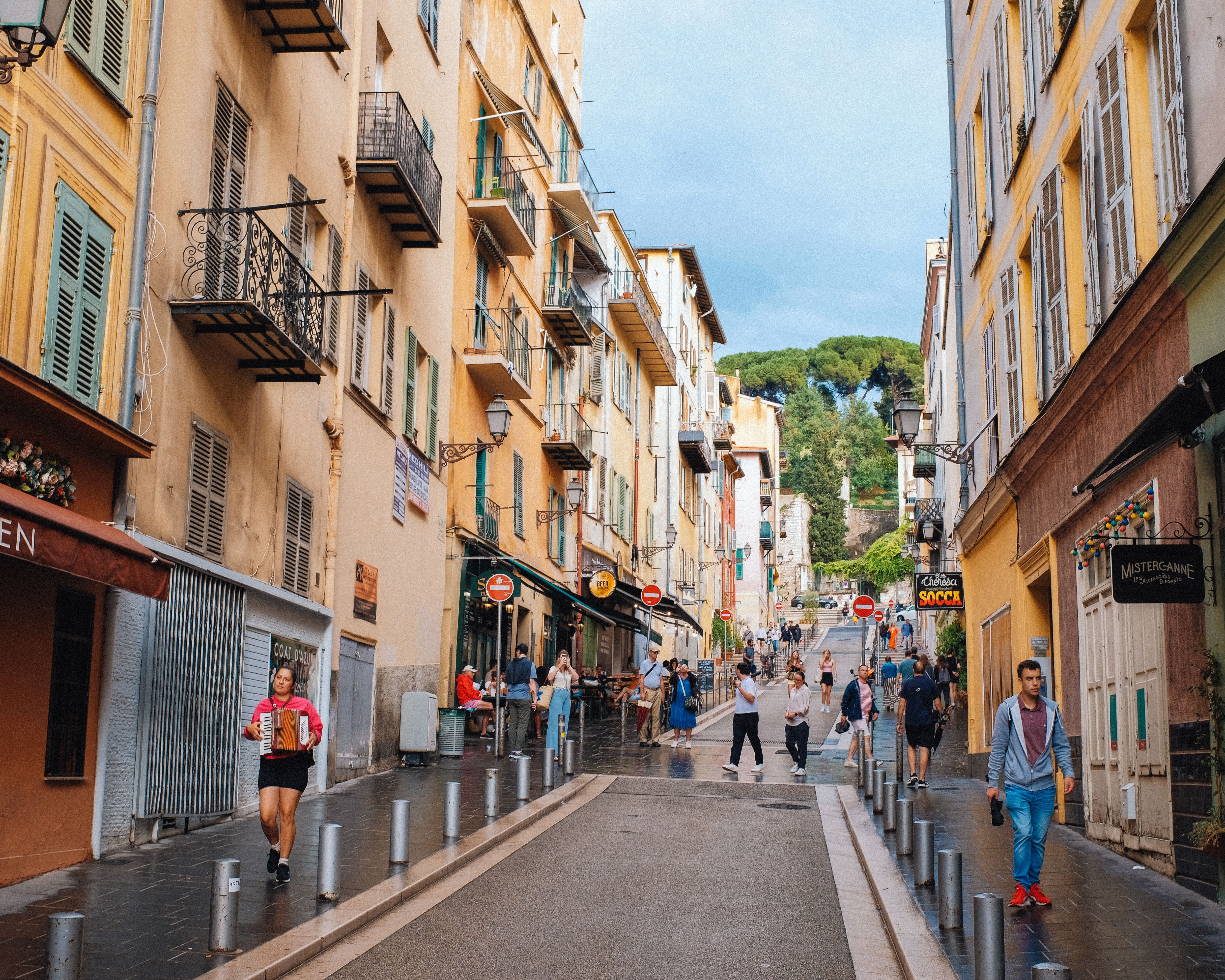Charming Street Scene in Old Town Nice, France · Free Stock Photo