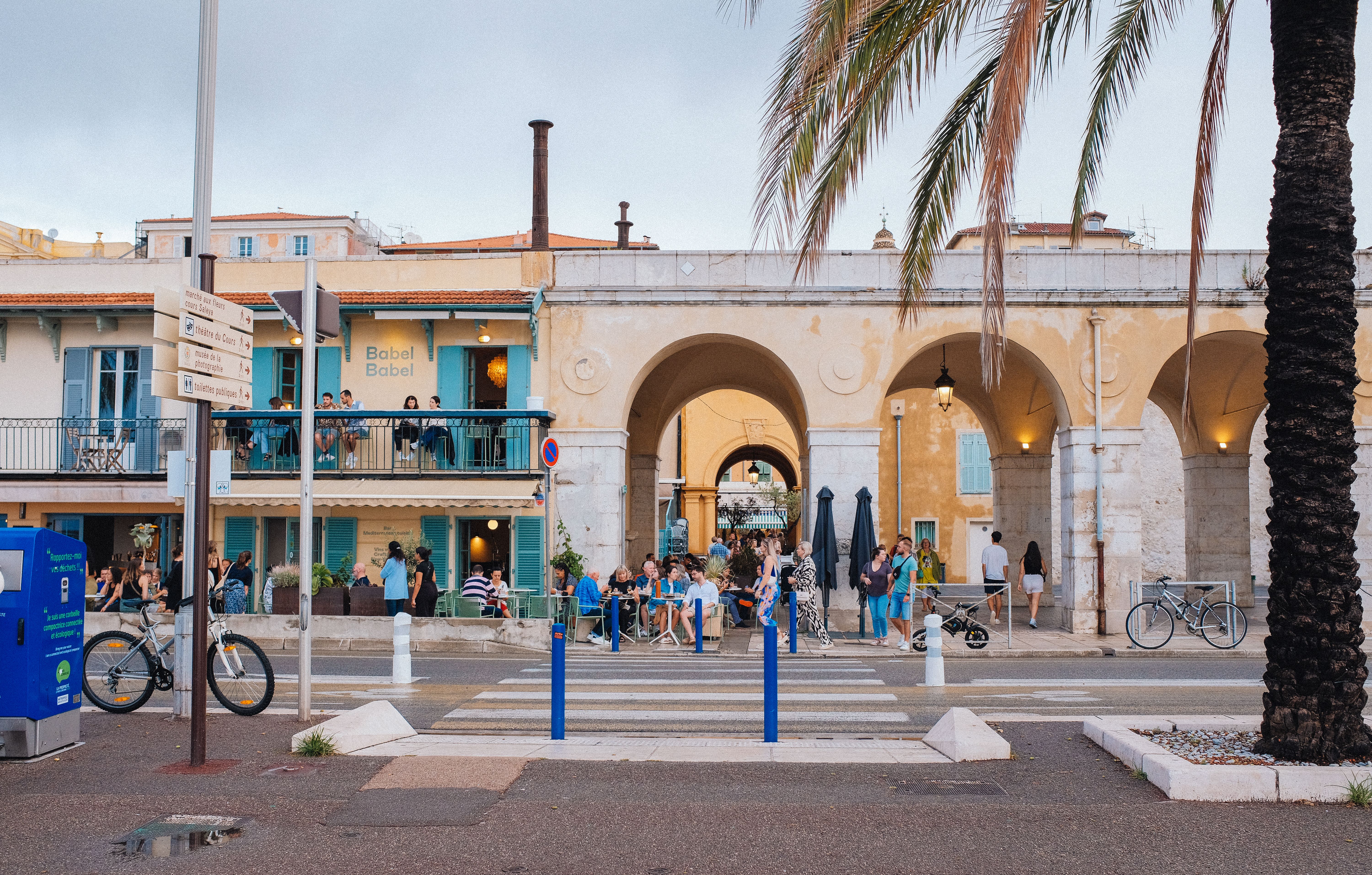 Lively Street Scene with Historic Archway · Free Stock Photo