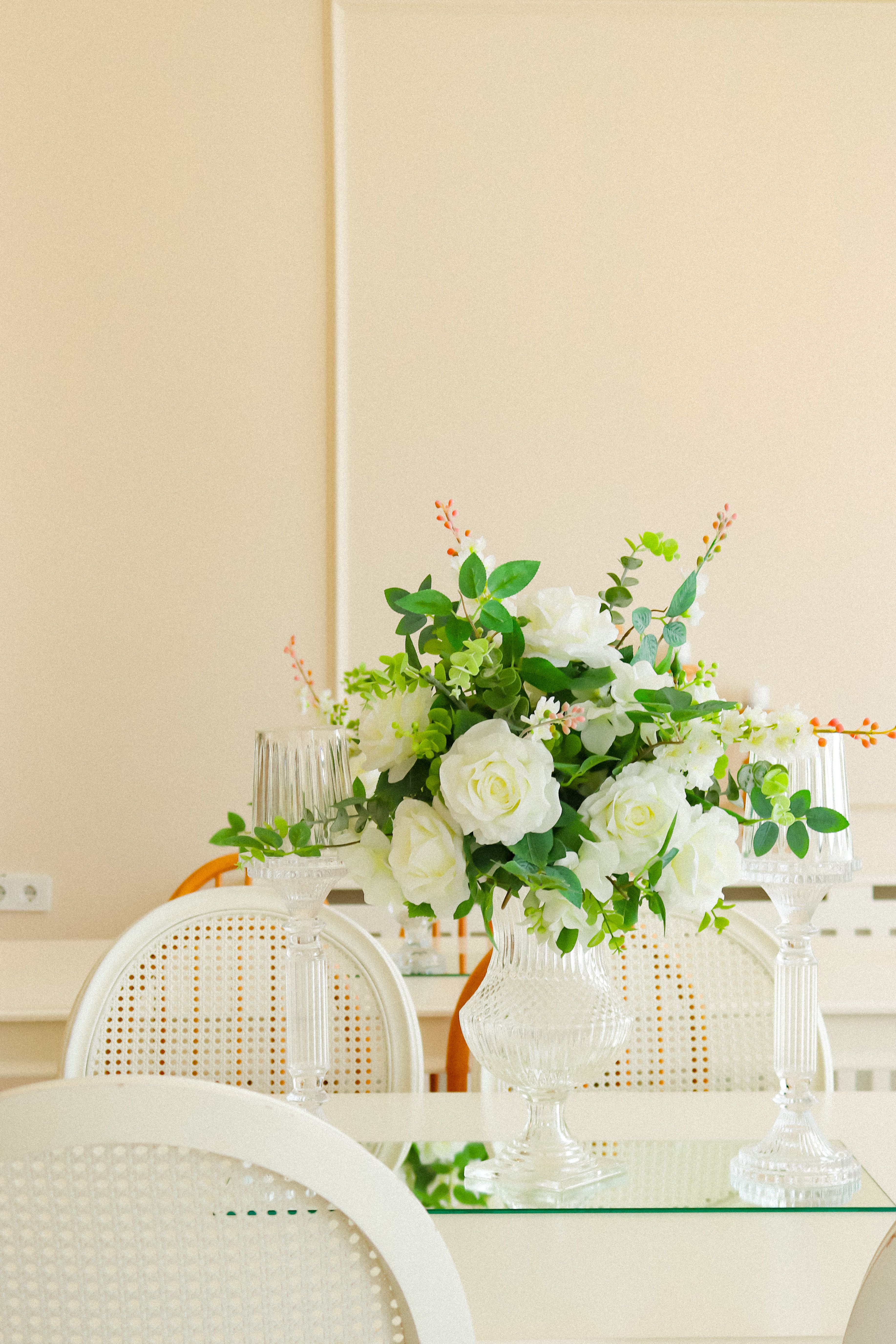 Elegant White Roses Arrangement on Dining Table · Free Stock Photo