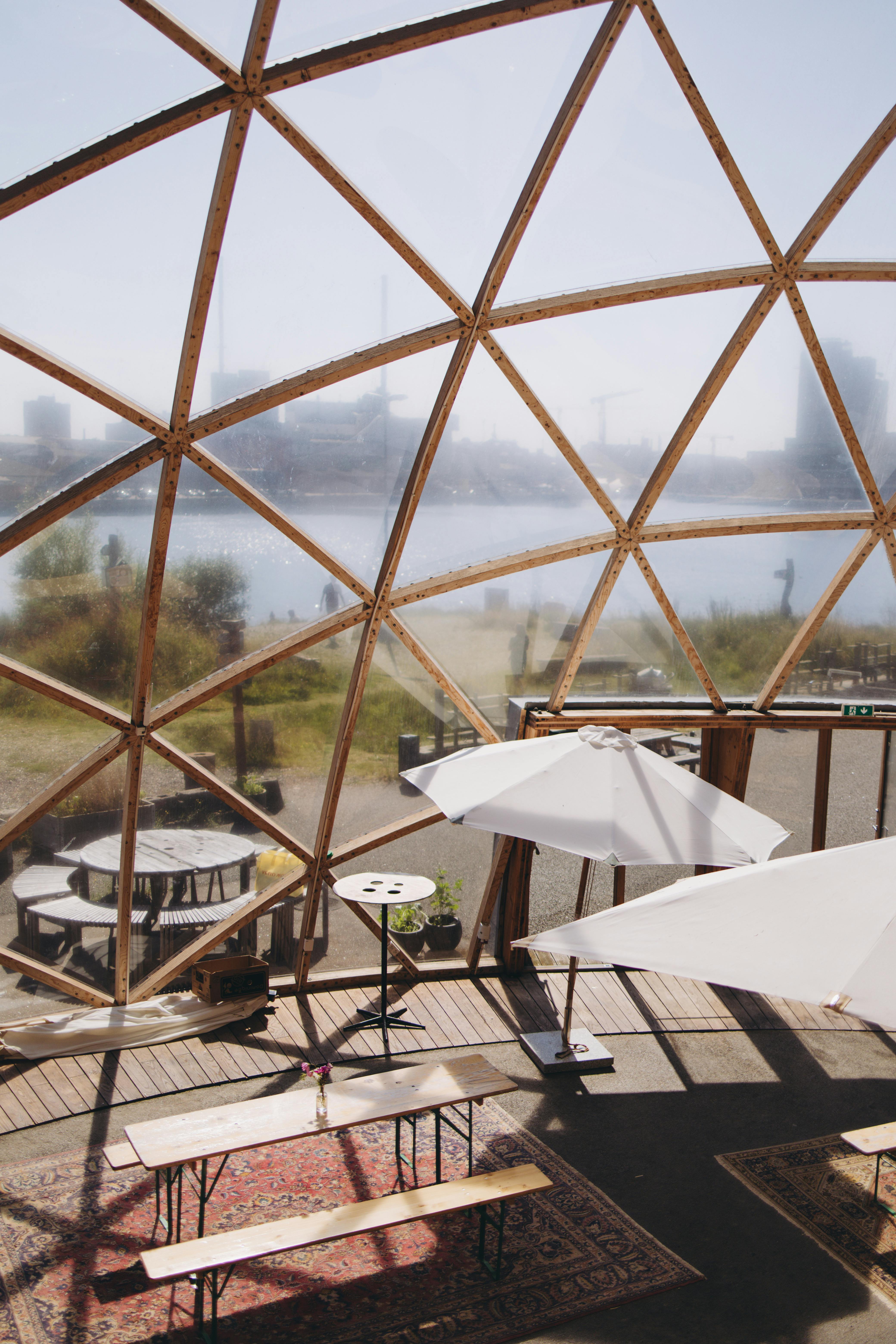 Geodesic Dome with Modern Outdoor Cafe Setup · Free Stock Photo