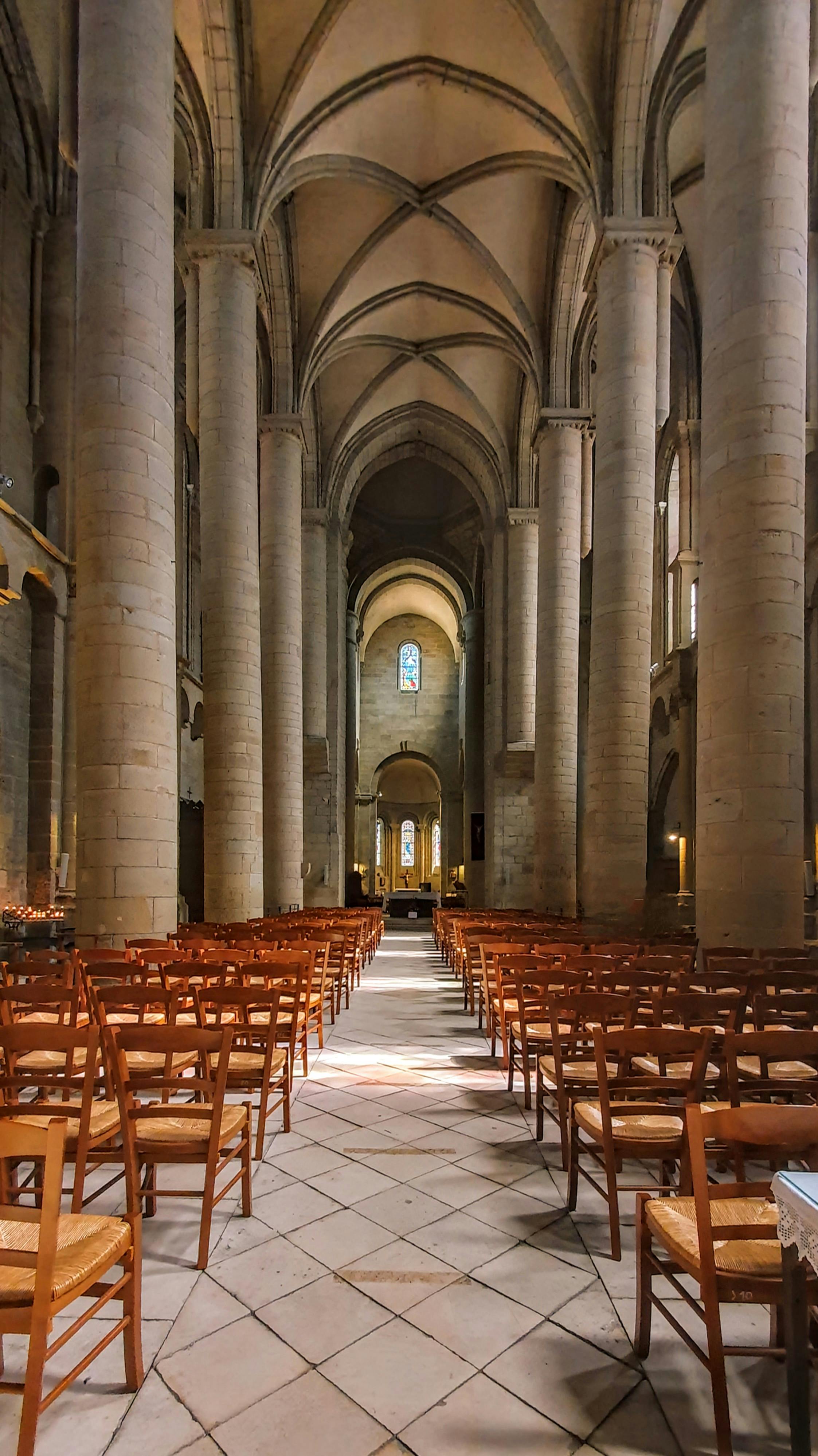 Gothic Cathedral Interior with Arched Ceiling · Free Stock Photo