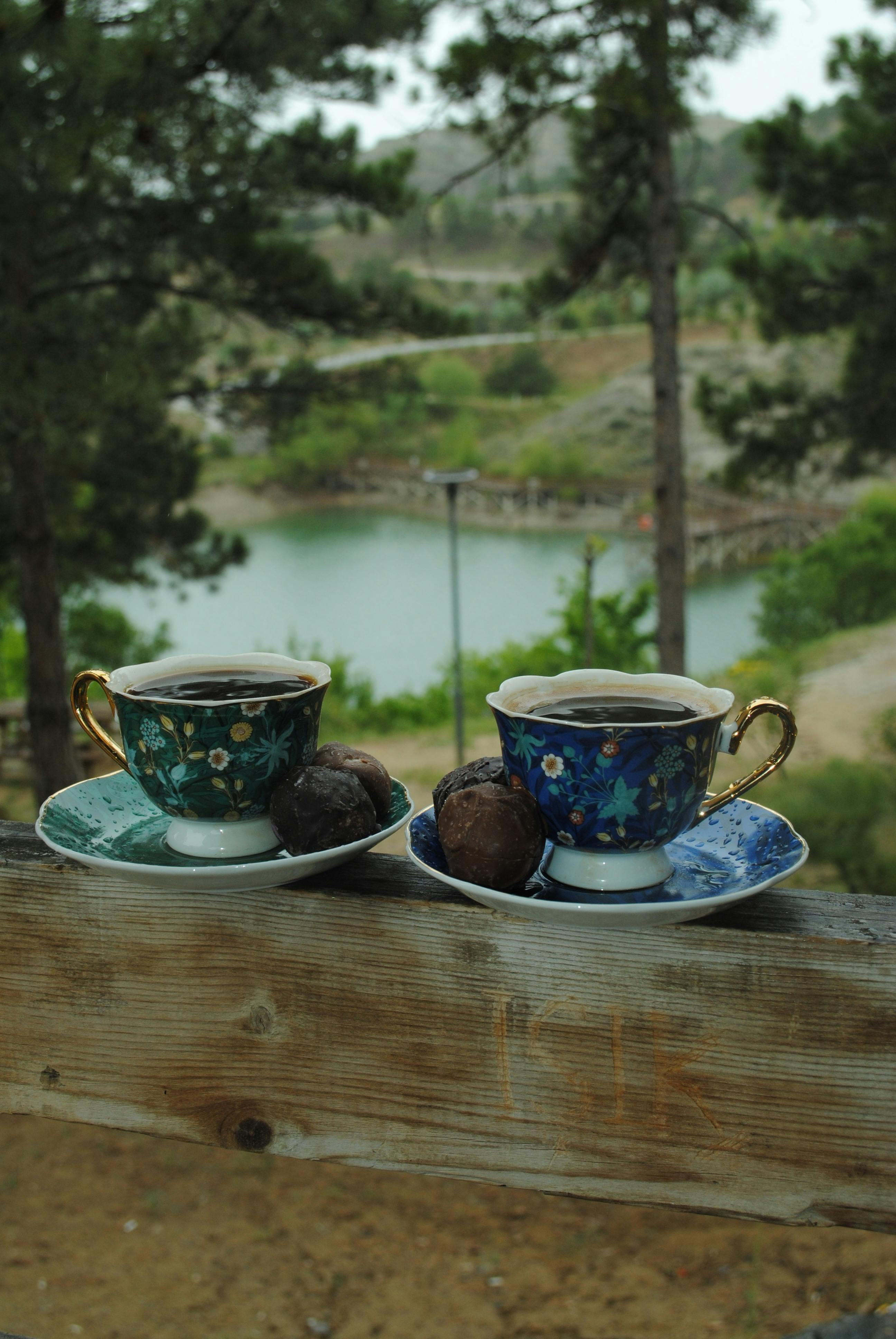 Rustic Outdoor Coffee with Scenic Lake View · Free Stock Photo