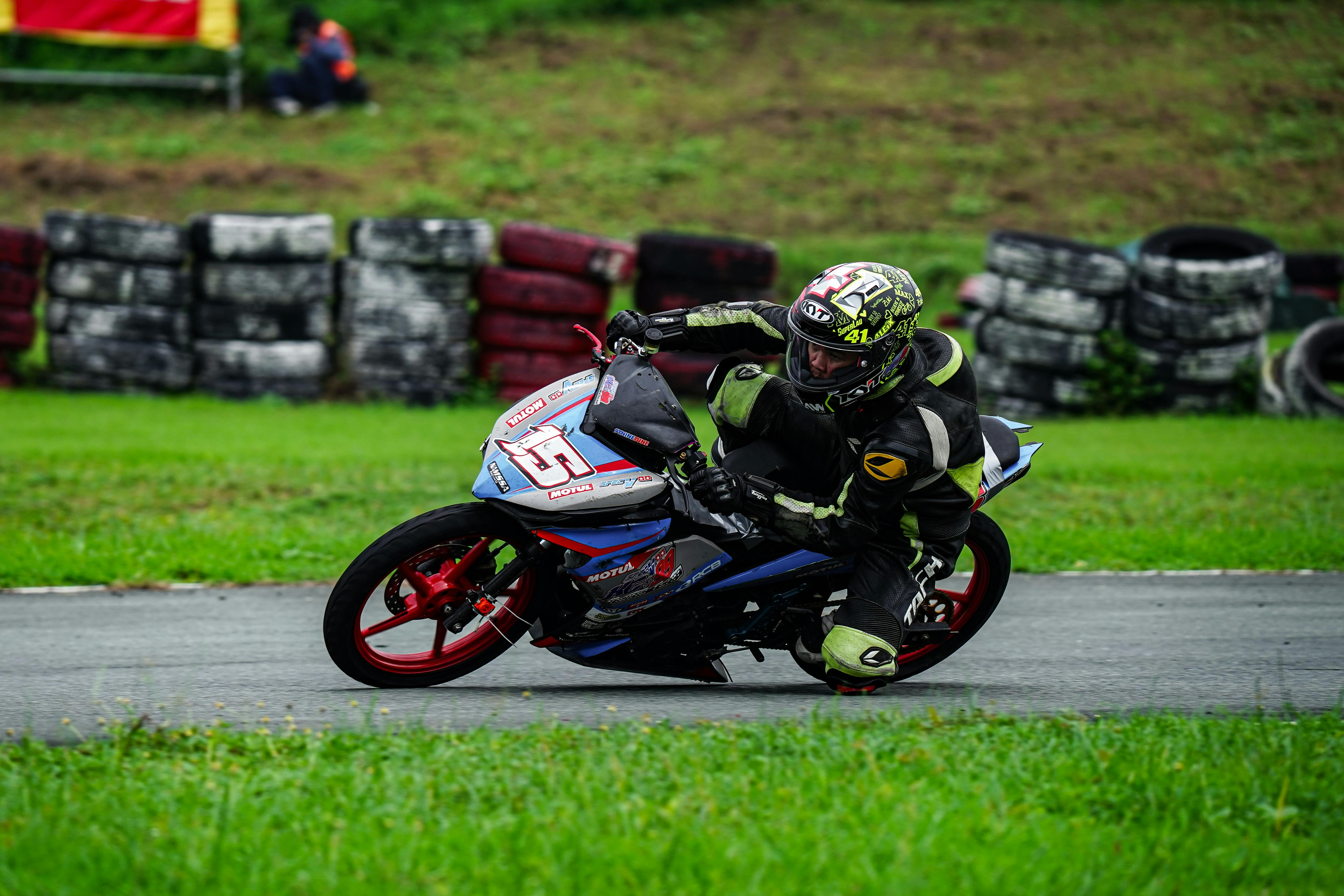 Motorcycle Racer on Track Leaning into Corner · Free Stock Photo