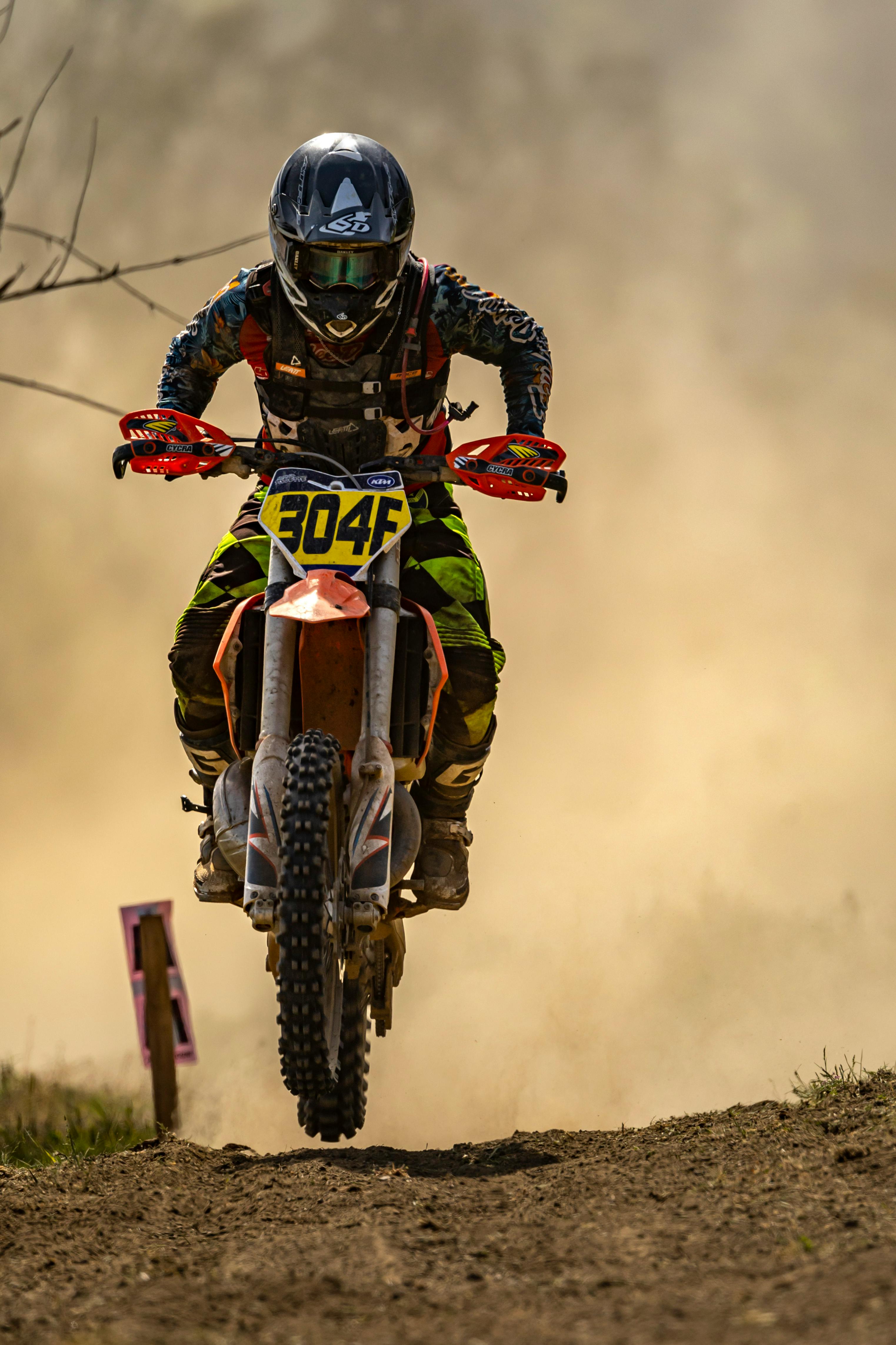 Dynamic Dirt Bike Racer in Action · Free Stock Photo