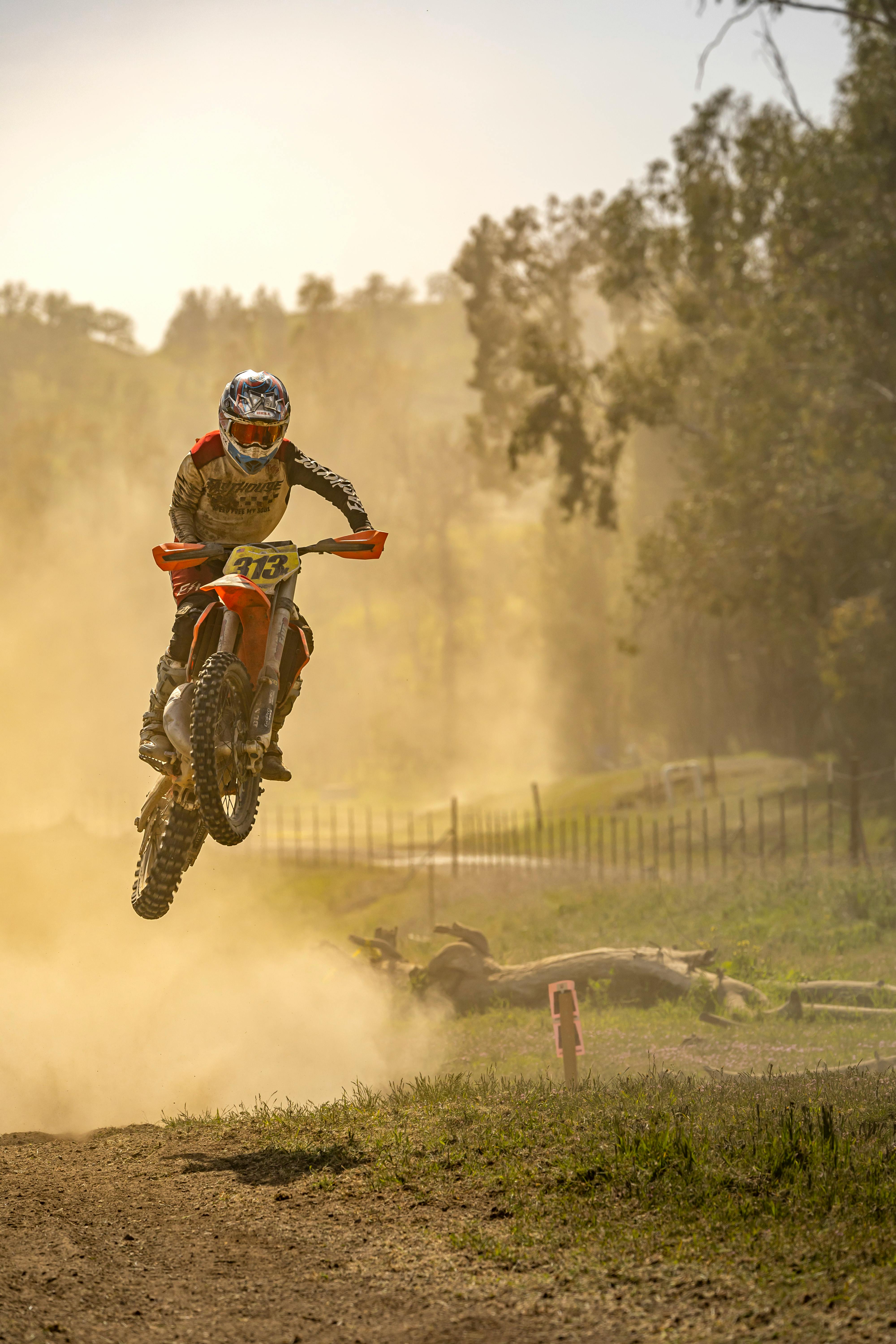 High-Flying Dirt Bike Racer in Action · Free Stock Photo