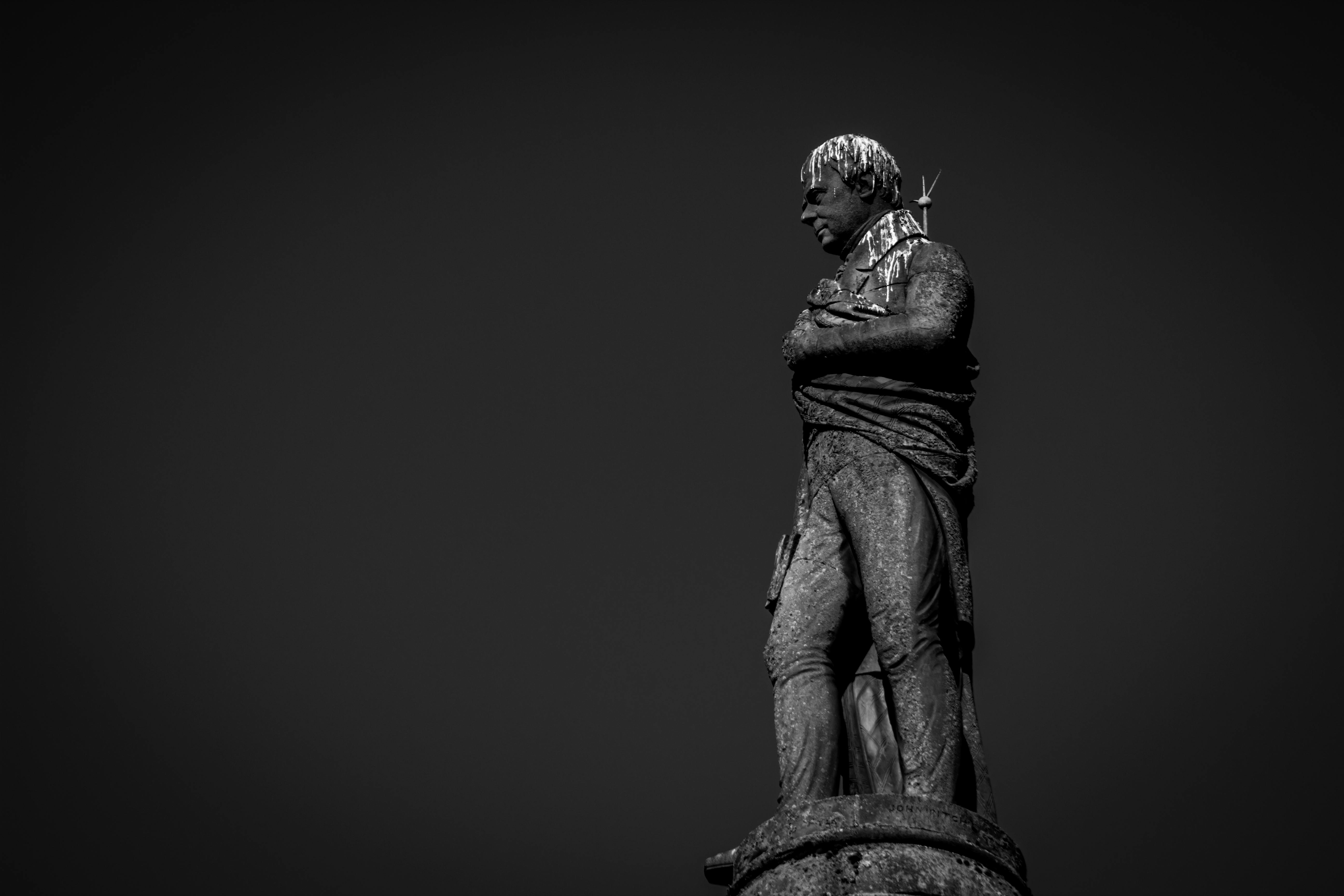 Black and White Statue in Glasgow, Scotland · Free Stock Photo