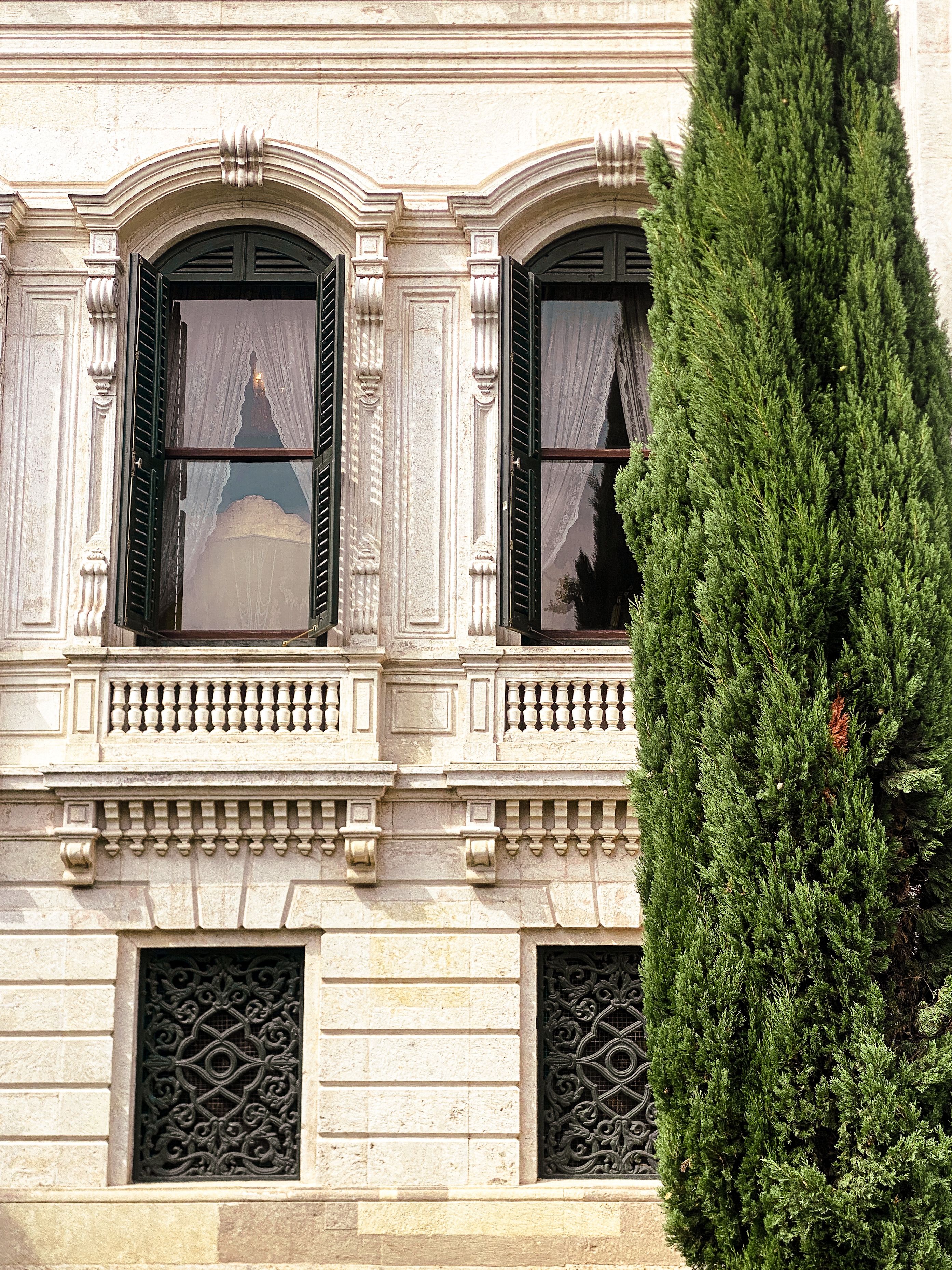 Elegant Historical Building Facade with Arched Windows · Free Stock Photo