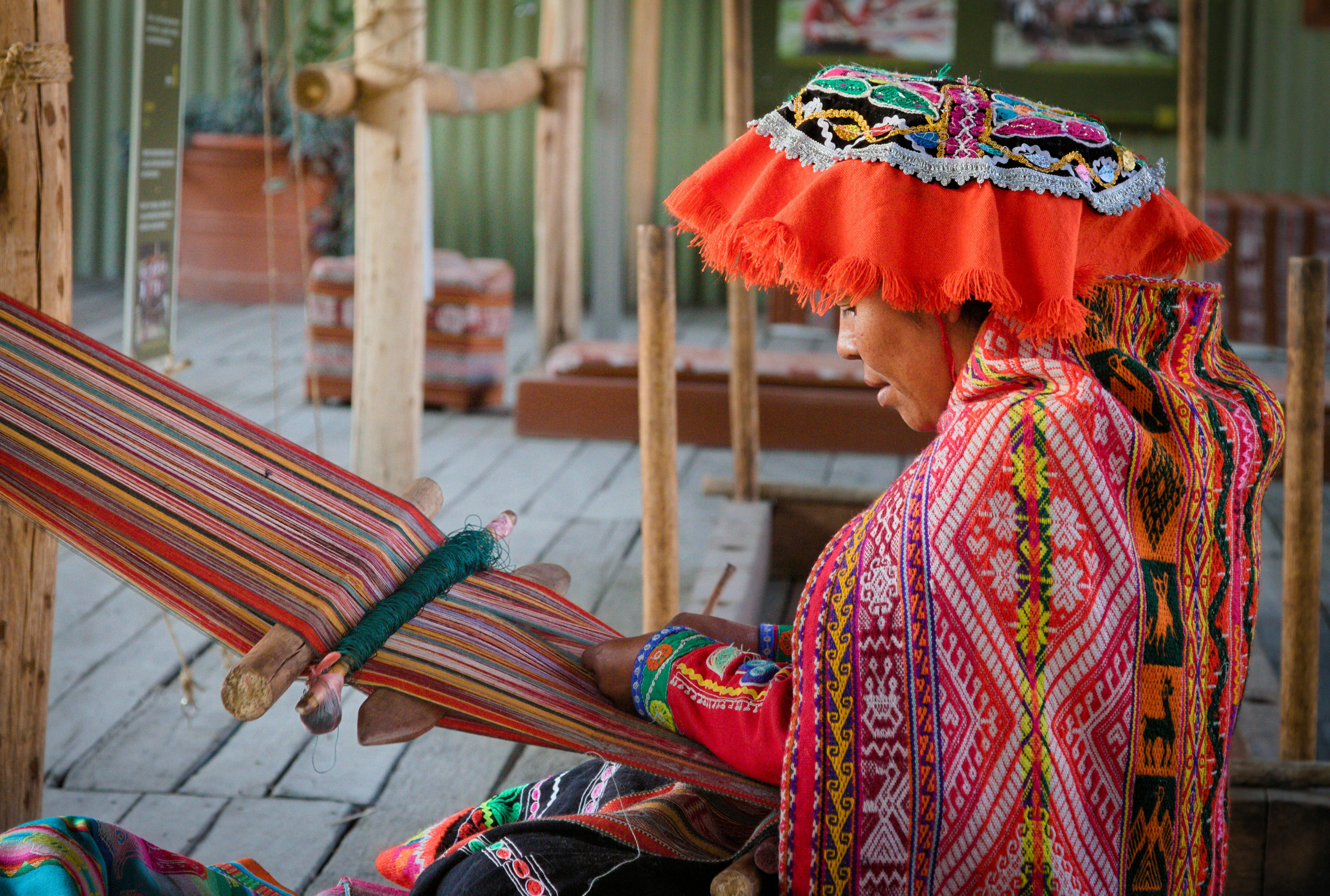 Traditional Peruvian Loom Weaving Artistry · Free Stock Photo