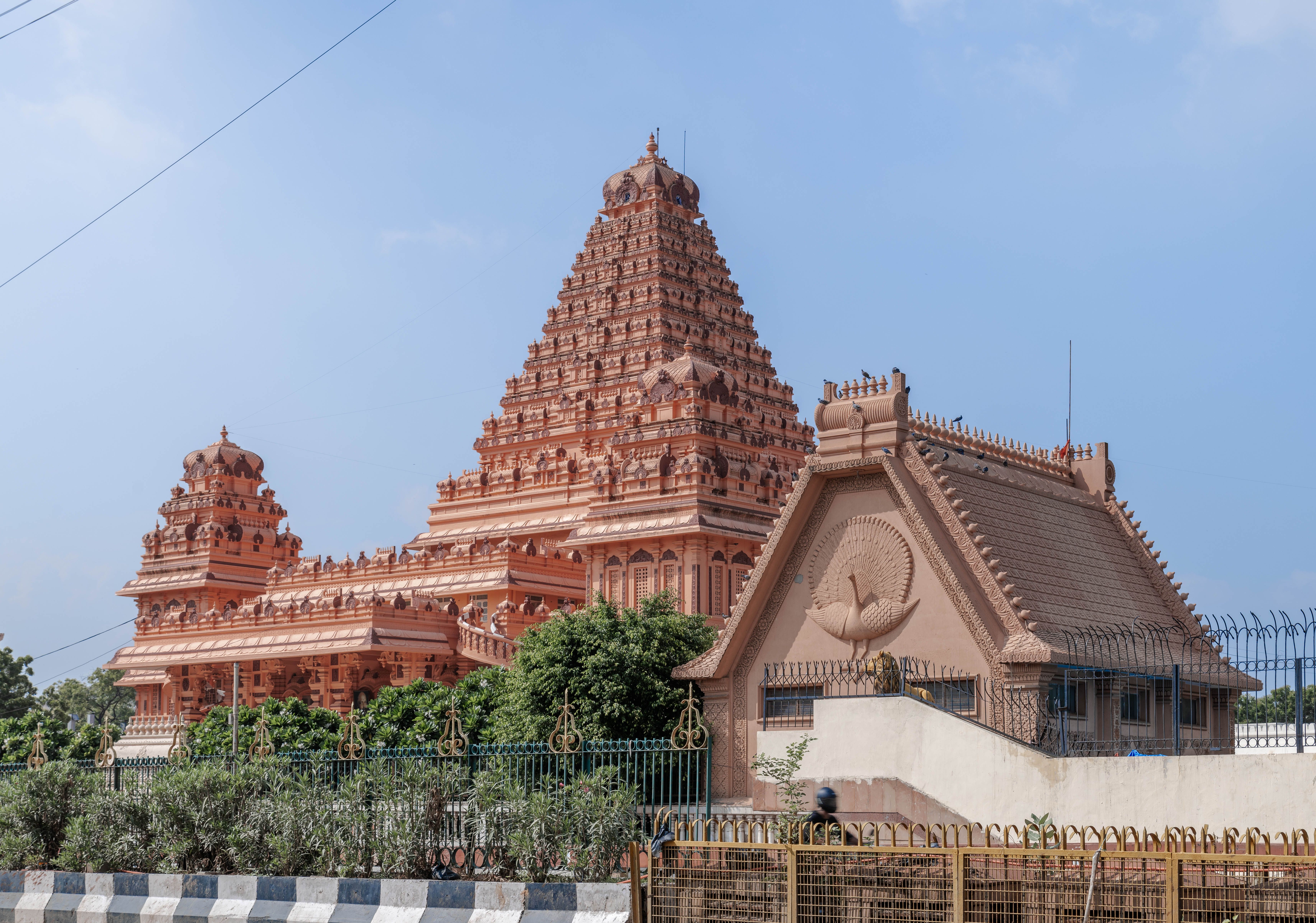 Stunning Hindu Temple Architecture in Delhi · Free Stock Photo