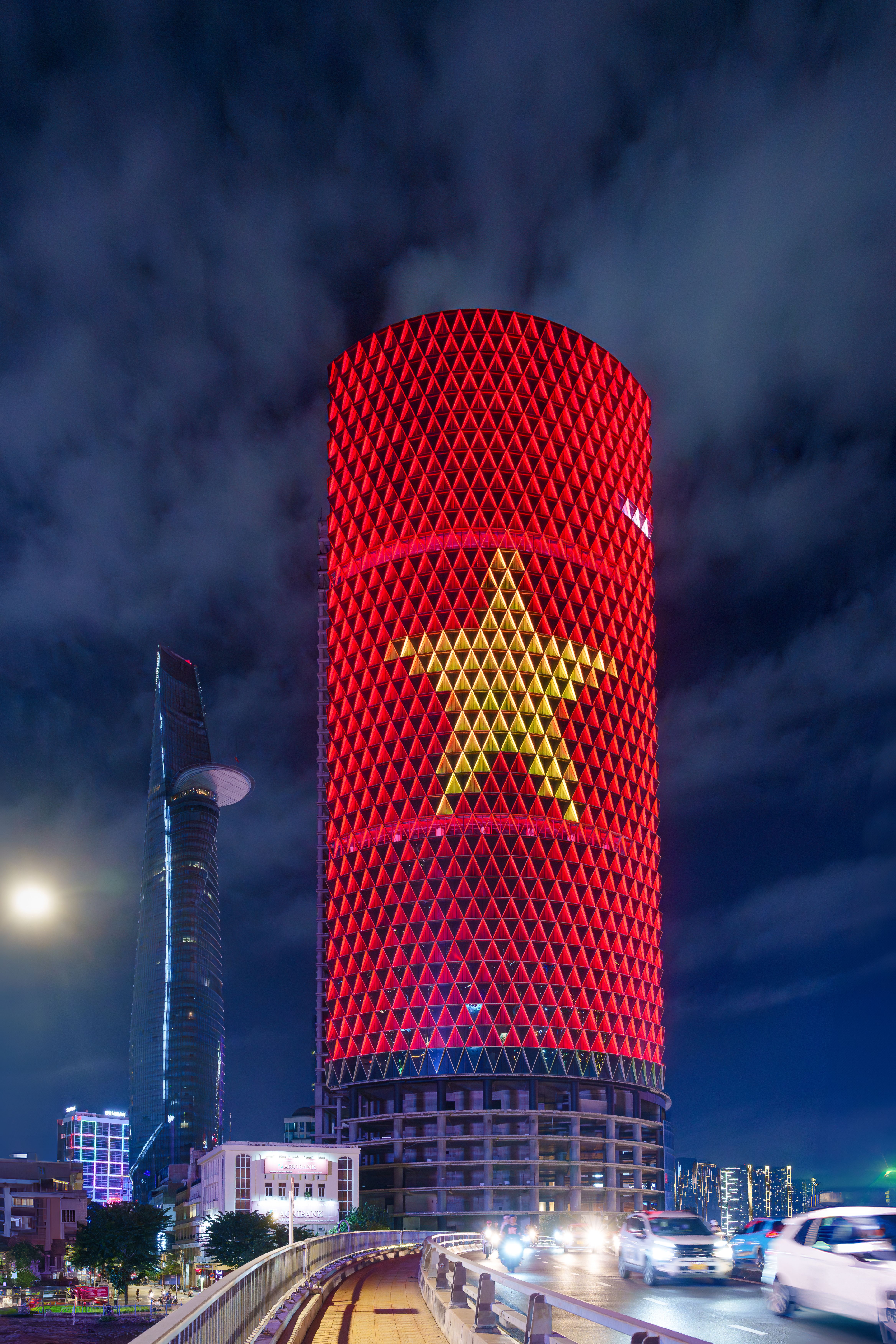 Vibrant Night View of Landmark Skyscraper · Free Stock Photo