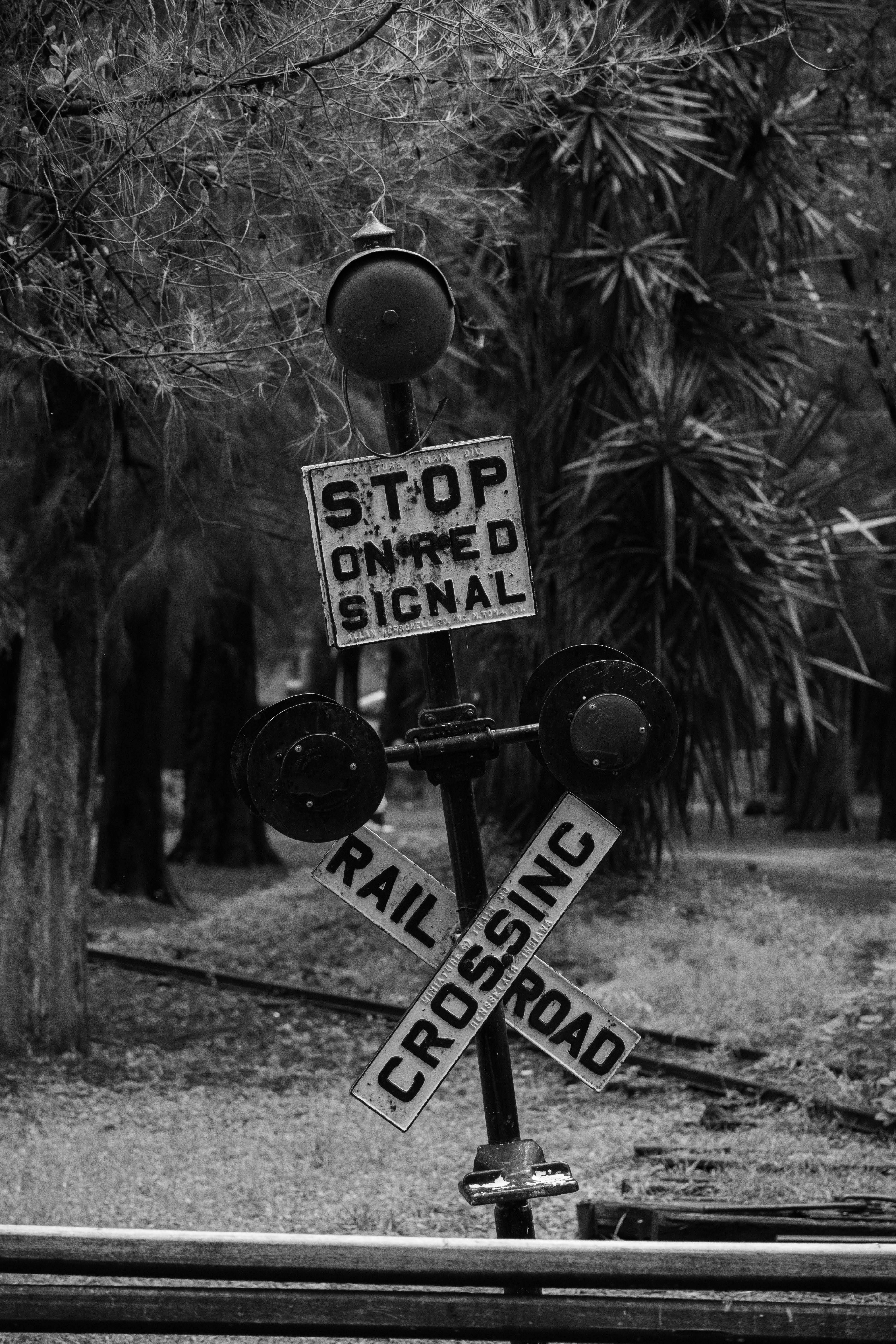 Vintage Railroad Crossing Sign in León, México · Free Stock Photo